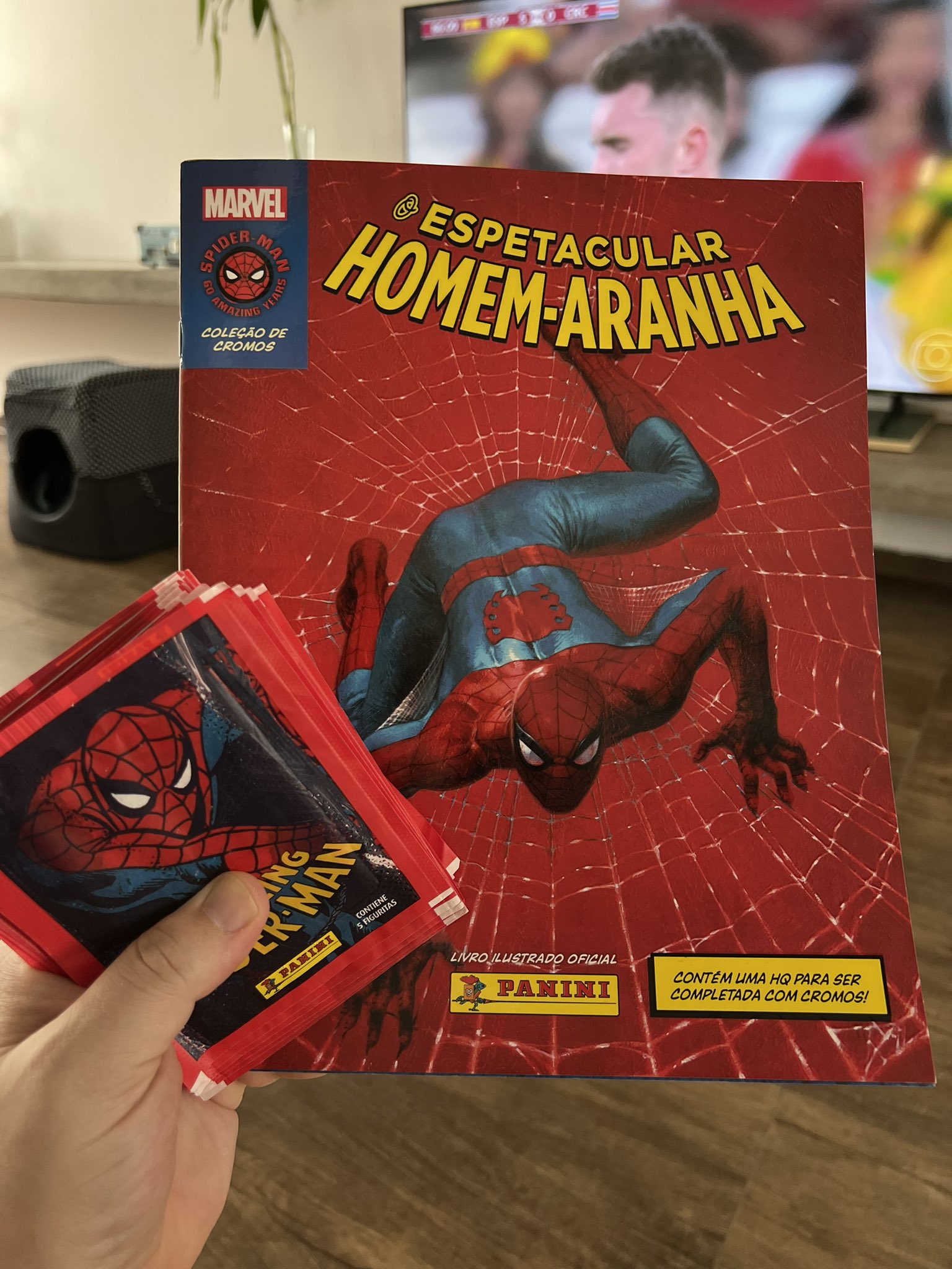 Chico Barney on Twitter: "Extremamente feliz que a @PaniniFun me mandou o álbum de figurinhas do ...