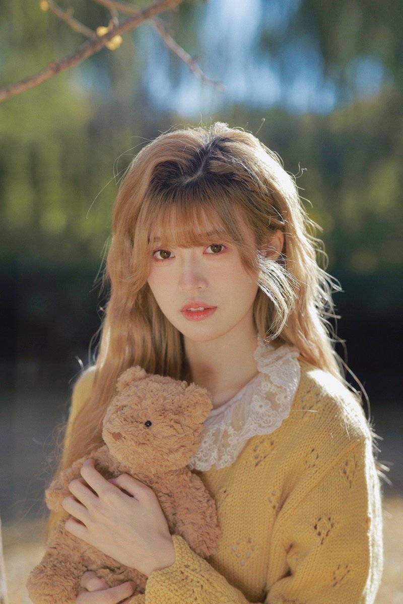 Lin SiYi shines at film festival | SNH48 Today