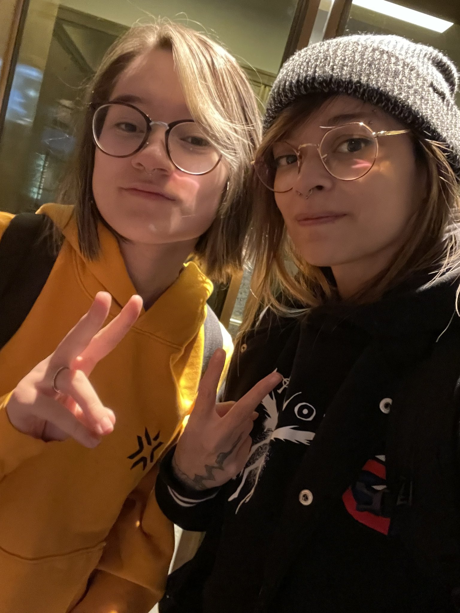 GUILD roxi on Twitter: "almost forgot to post this but i got a picture with daiki!! 😭 🏼 https ...