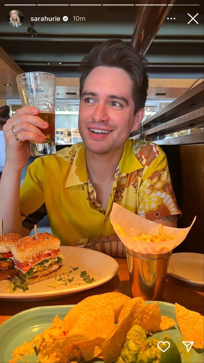 what the shart on Twitter: "i’m soooooooooooooo gay brendon please 😭😭😭😭"