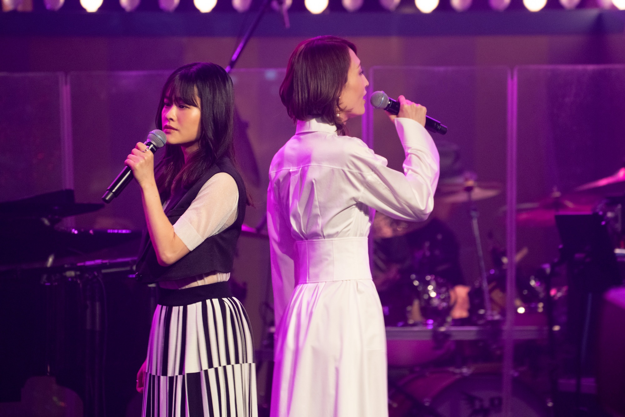 WOWOWグリブラ 12/30金曜22時🕙放送 on Twitter: "【あす🌟初回放送】 #グリブラ 第68話では #望海風斗 さんと #昆夏美 さんが『CHESS』より「I Know ...