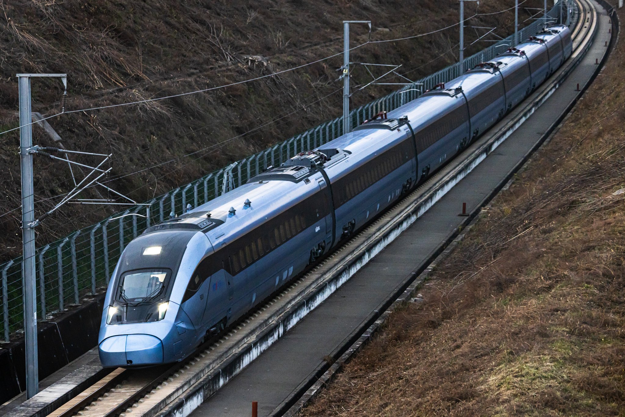 おにぎり on Twitter: "KORAIL新型KTX160000系試運転 KTX-이음の8両編成、320km/h版 正式名称無しでEMU-320だと呼ばれています ＊TGV-K置き換え ...