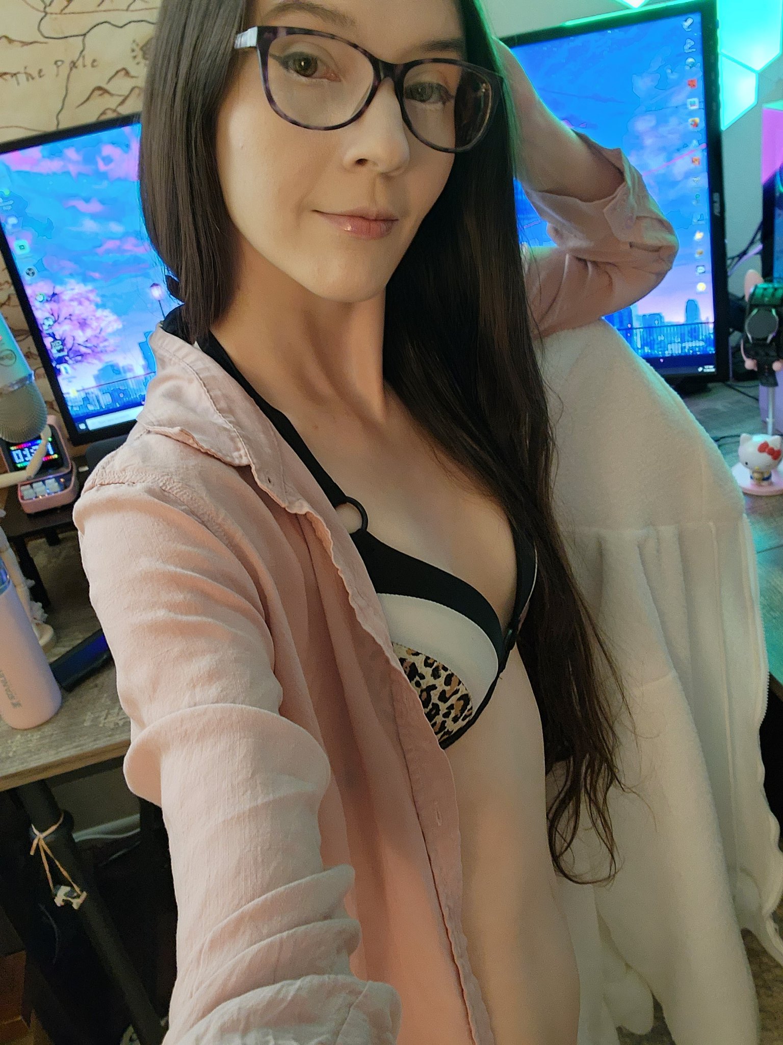 Jade Sparks on Twitter: "I'm getting in the hot tub, wanna come with? 👀 https://t.co/6ptD9qWRdr ...