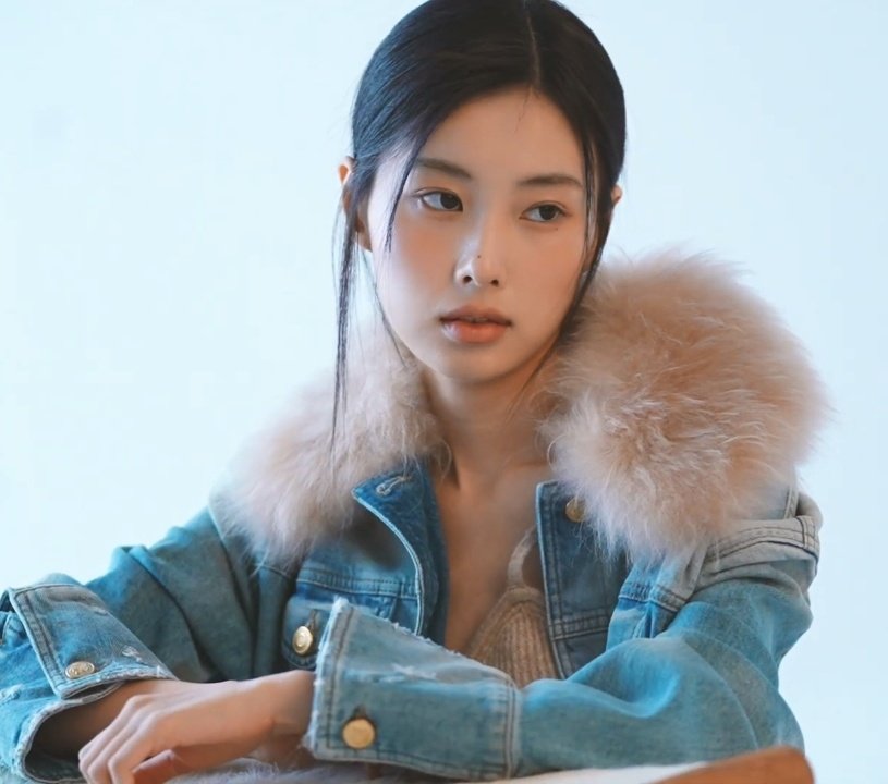 hyewon pics ☁️ on Twitter: "the main event https://t.co/kDaH7WHrnh" / Twitter