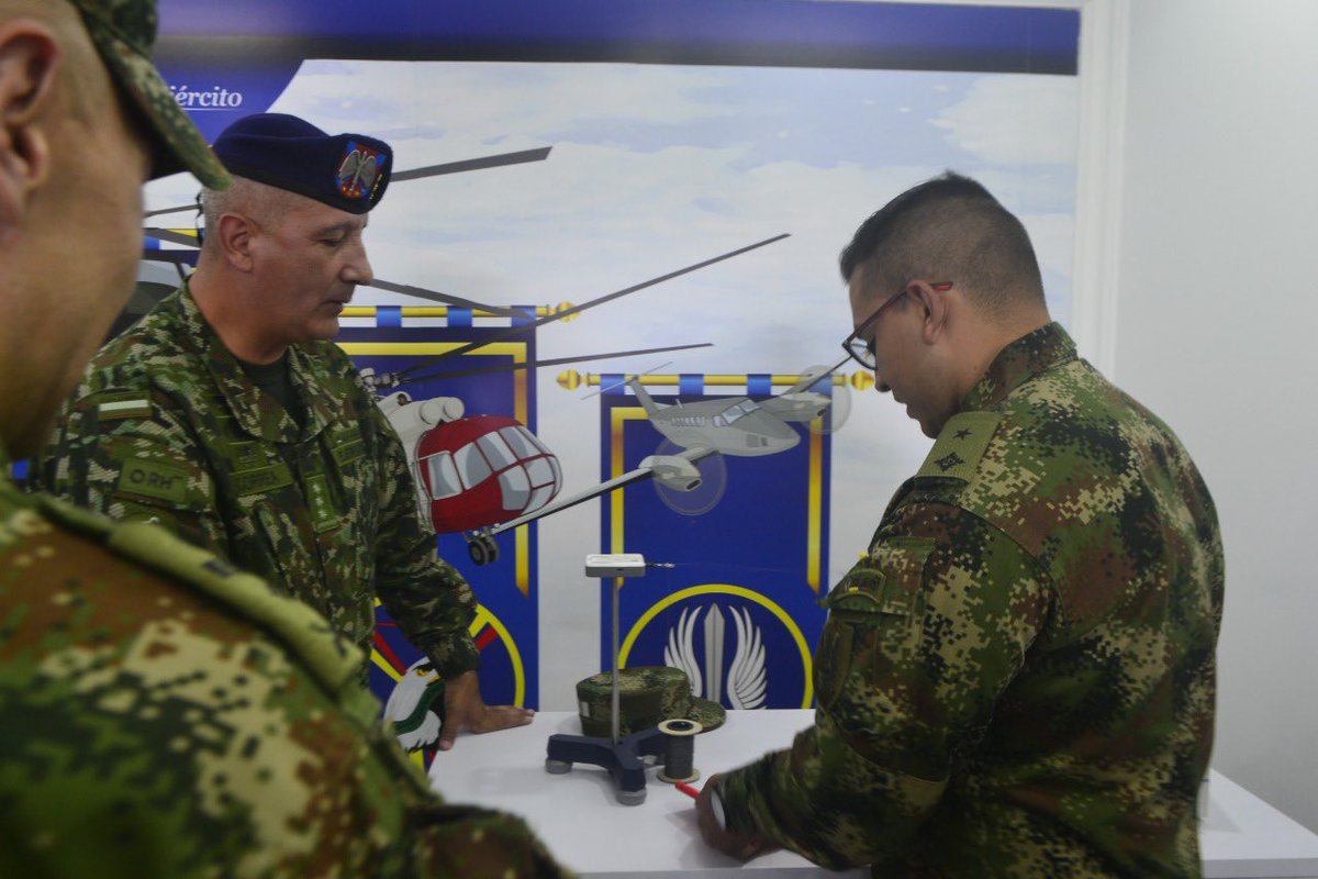 Cuarta División del Ejército Nacional on Twitter: "Él es el subteniente Hernán Darío Torres ...