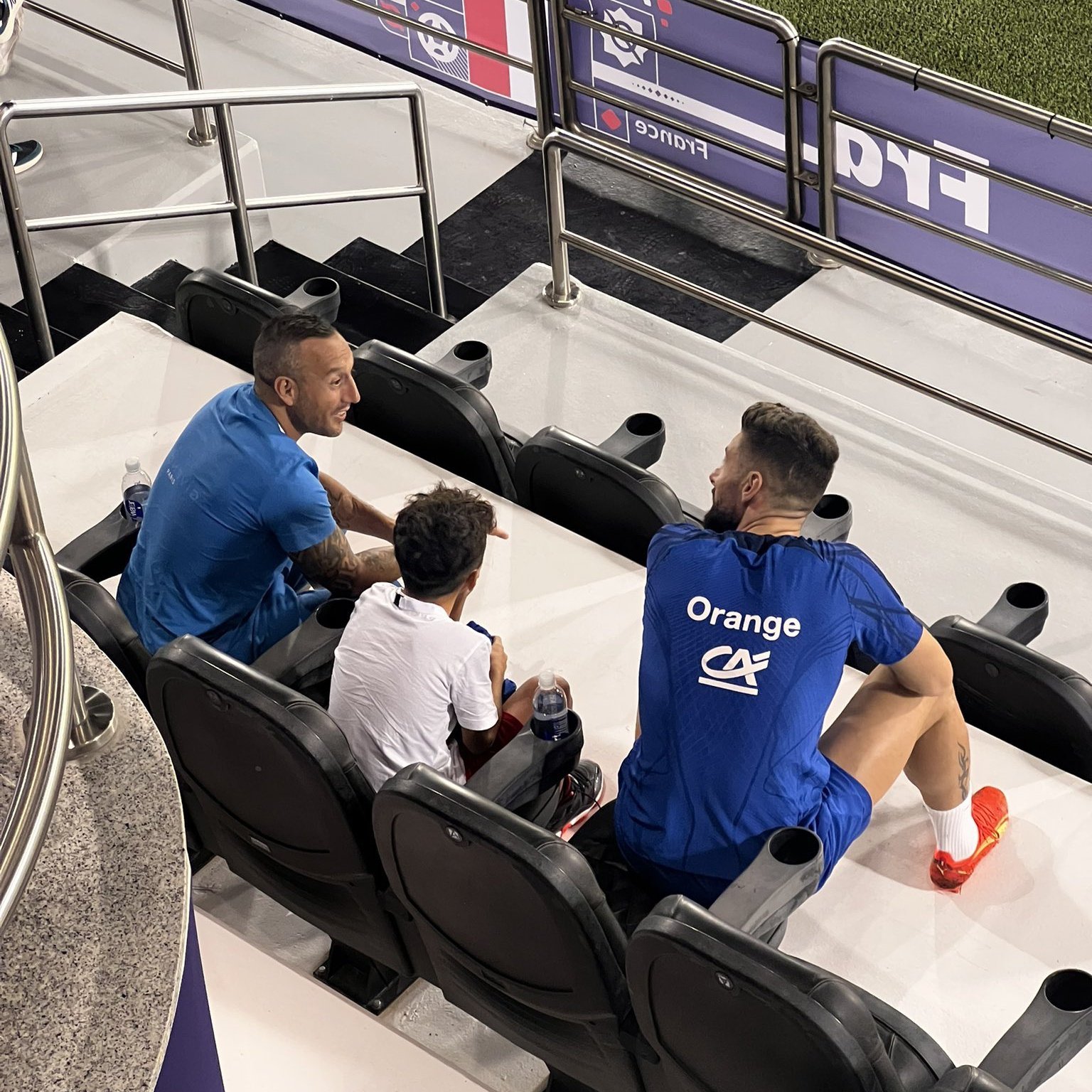 REPUBLIC FC ™ on Twitter: "Olivier Giroud met up with his old teammate Santi Cazorla at France ...