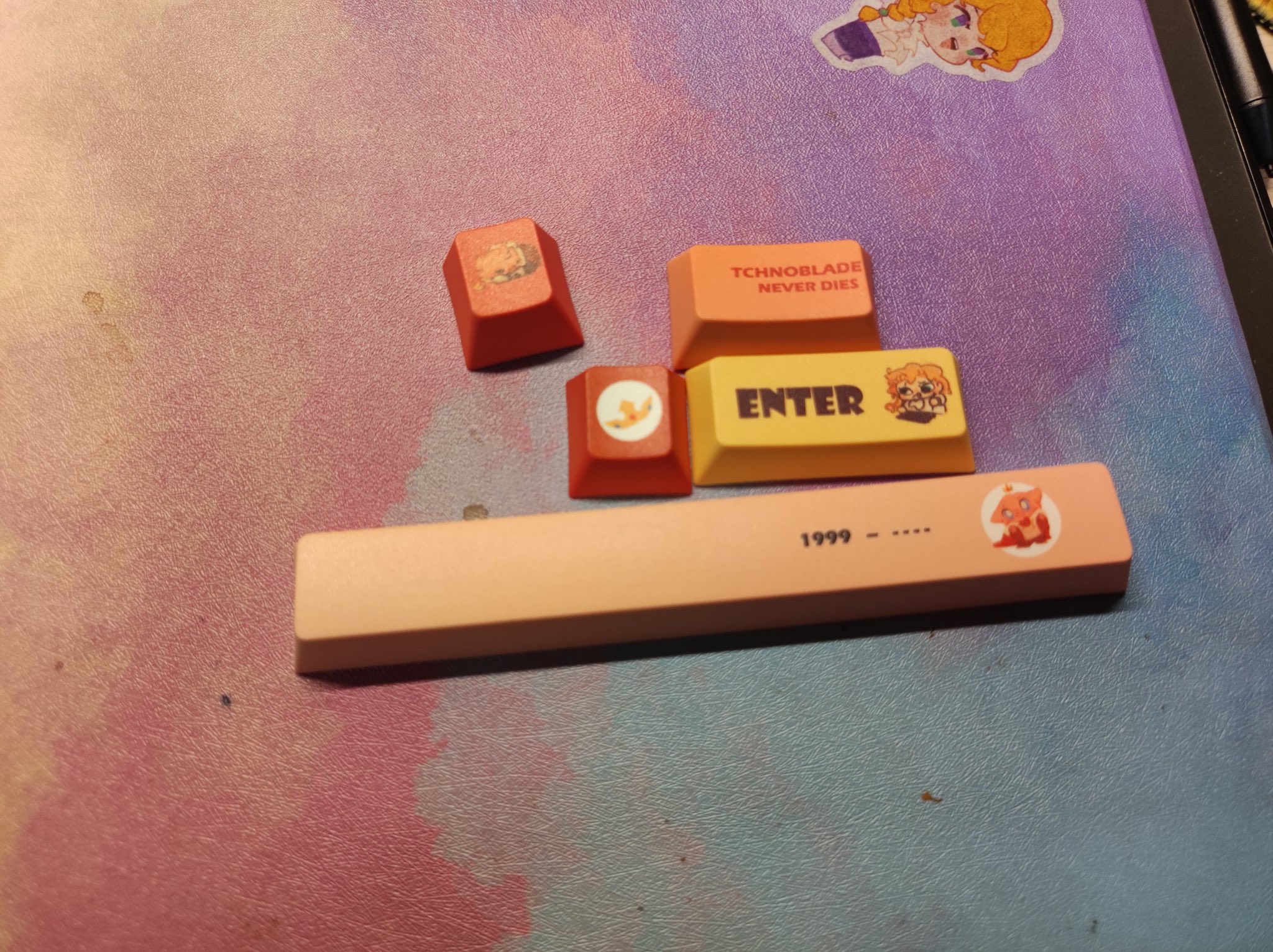 cumin09🎗🌻 on Twitter: "Got new keyboard!and I add some techno keycap!!! I waited a looooooong ...