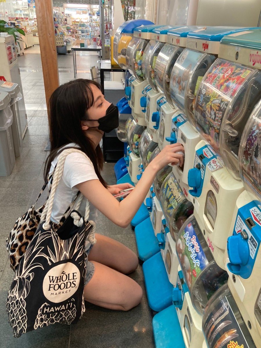 choco(ΦωΦ) on Twitter: "RT @Rumika_Fukuda: 本日は久米島の空港にてガチャガチャをしている私です"