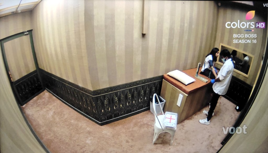 Khabri 👂 on Twitter: "This Doctor is more famous than #AnkitGupta in #BiggBoss16 https://t.co ...