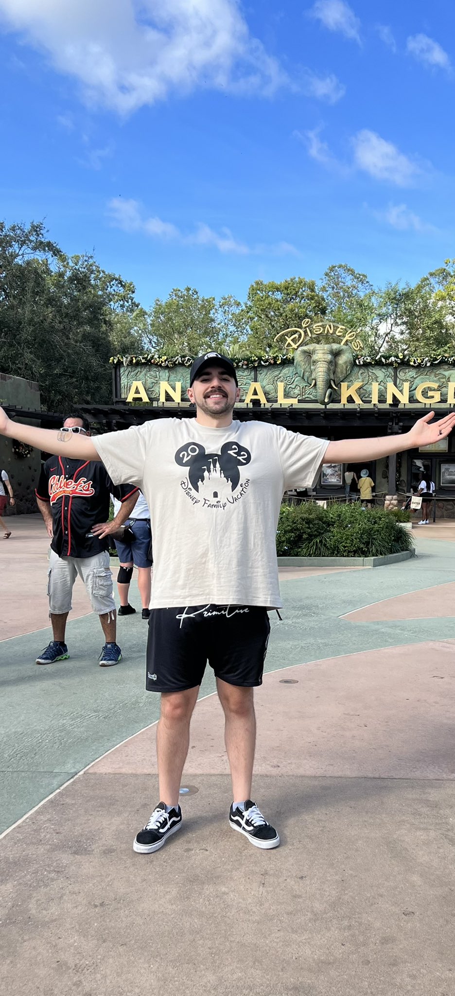 LarryFishburger 🐟🍔 - LVI on Twitter: "Really cool of Disney to welcome me in such a personalized ...