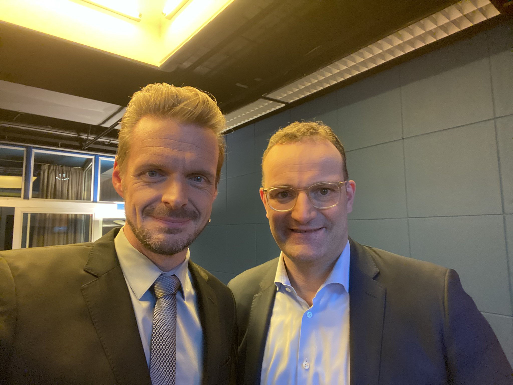 Florian Schroeder On Twitter Bin Sehr Gespannt Wer Von Uns Beiden Wem Am Ende Mehr Zu 