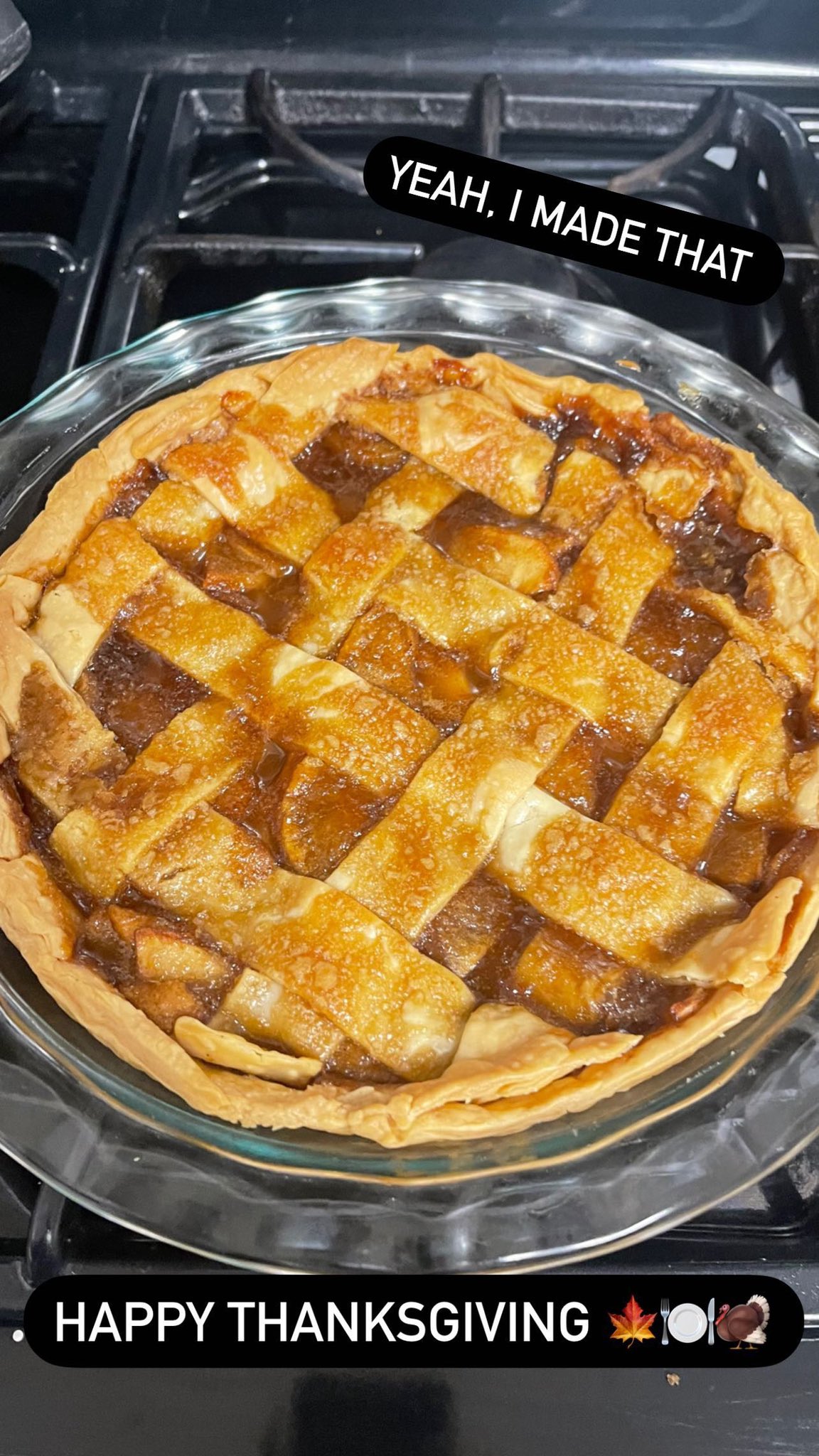 BRIA BACKWOODS®️ on Twitter: "@pretty_cellaa my pie looks great https://t.co/2rLCHVXGiW" / Twitter