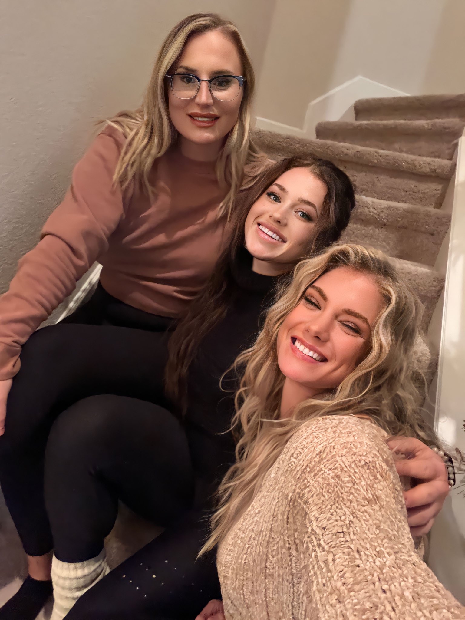 Terra Emme on Twitter: "Such an amazing Friendsgiving !!!!!@lifewithjesss @Krista_m_arie https ...