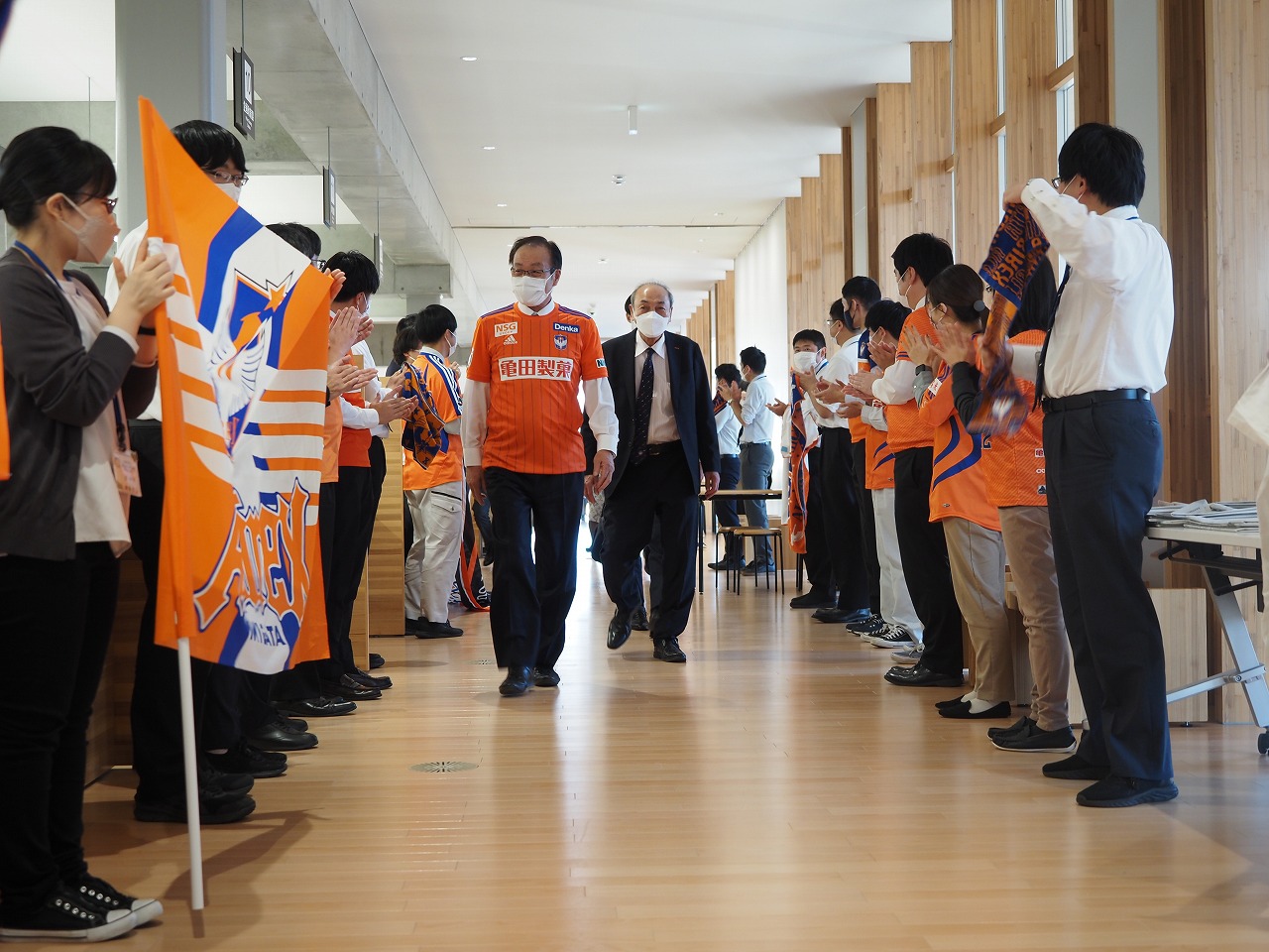 魚沼市広報【公式】 on Twitter: "#アルビレックス新潟 の #中野幸夫 社長と #西村遥己 選手がJ2優勝報告に来庁されました。 #魚沼市 と #JA北魚沼 からJ2優勝とJ1昇格 ...