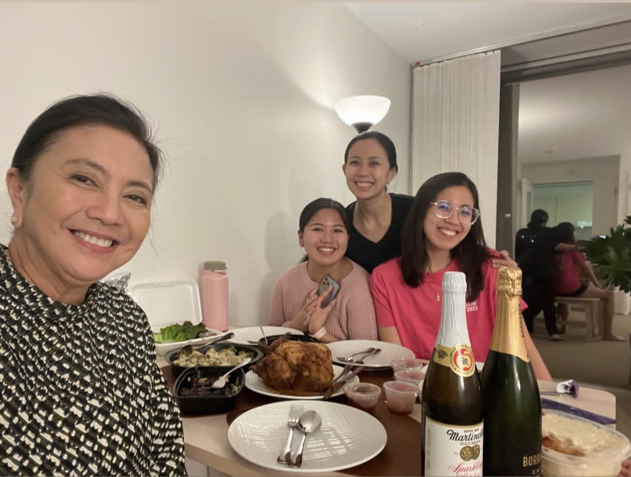 fran fine is hibernating on Twitter: "and the Robredos are finally complete 🫶🏻 https://t.co ...