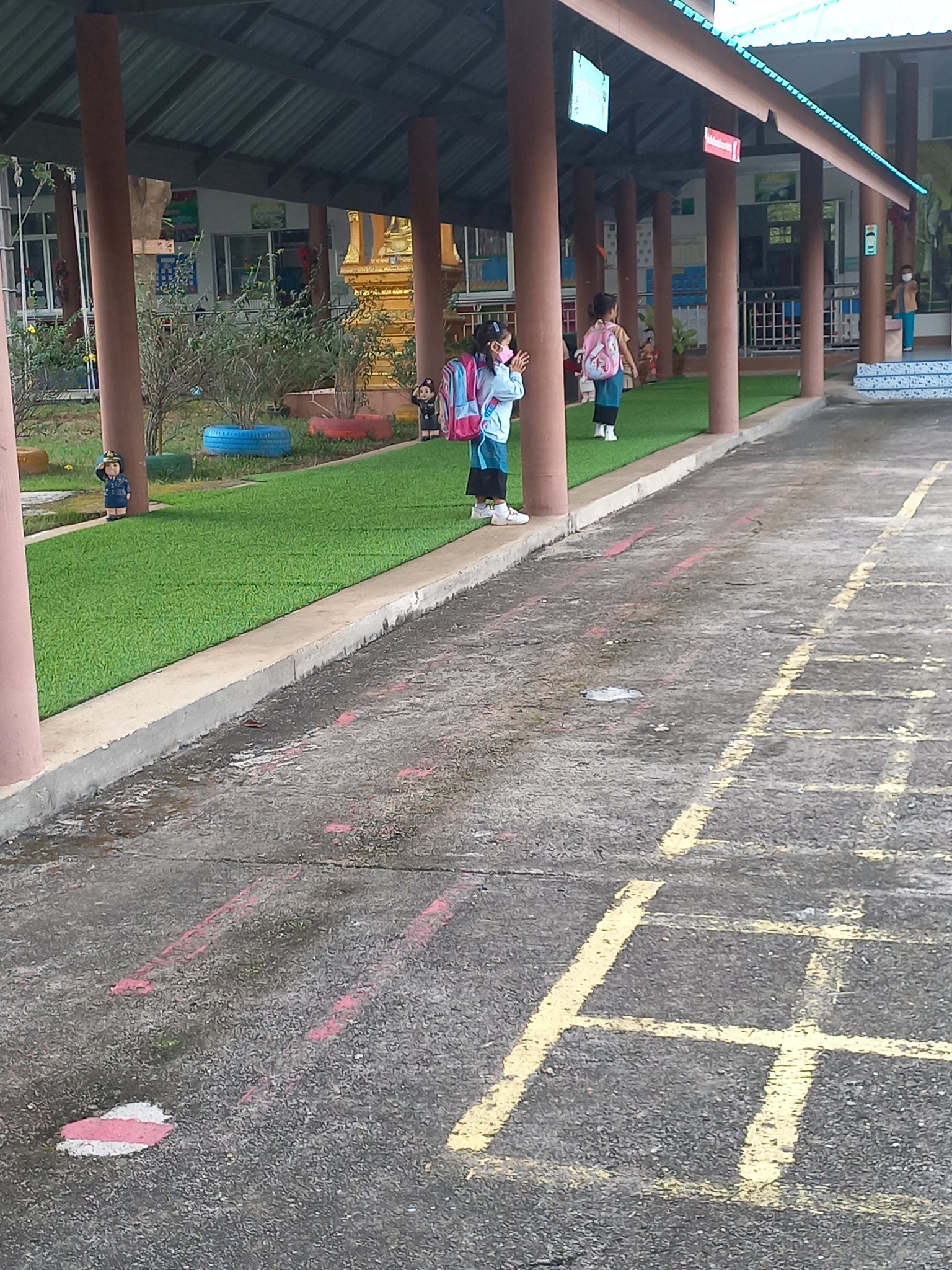 Sawitee Jit-Aree on Twitter: "ความน่ารักของนาง ... ไม่มีการงอแงง ในการมาโรงเรียน https://t.co ...