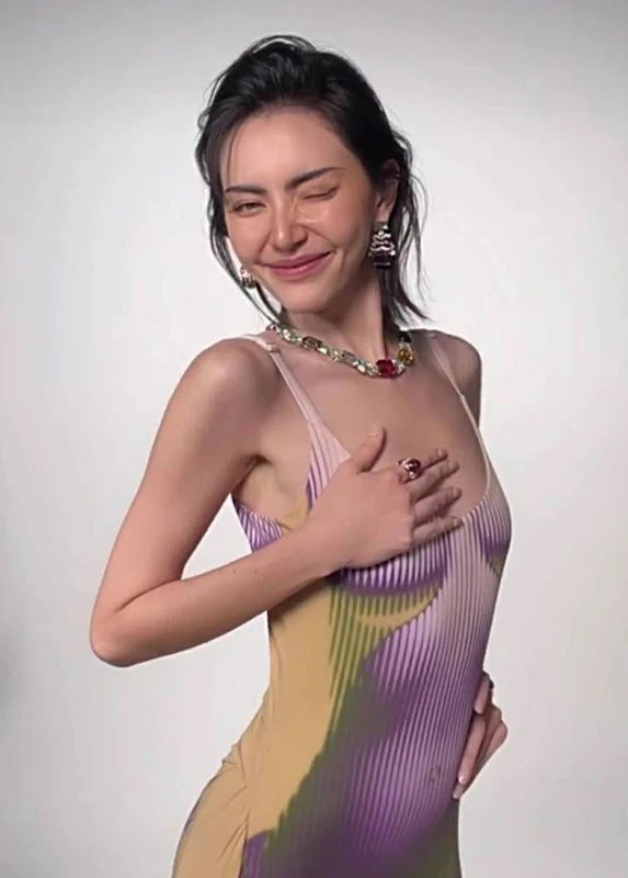 MGROnlineLive on Twitter: "ไม้เรียวในมือสั่น! “ใหม่ ดาวิกา” ลั่น เขินมากใส่ชุดนี้! (ชมคลิป ...