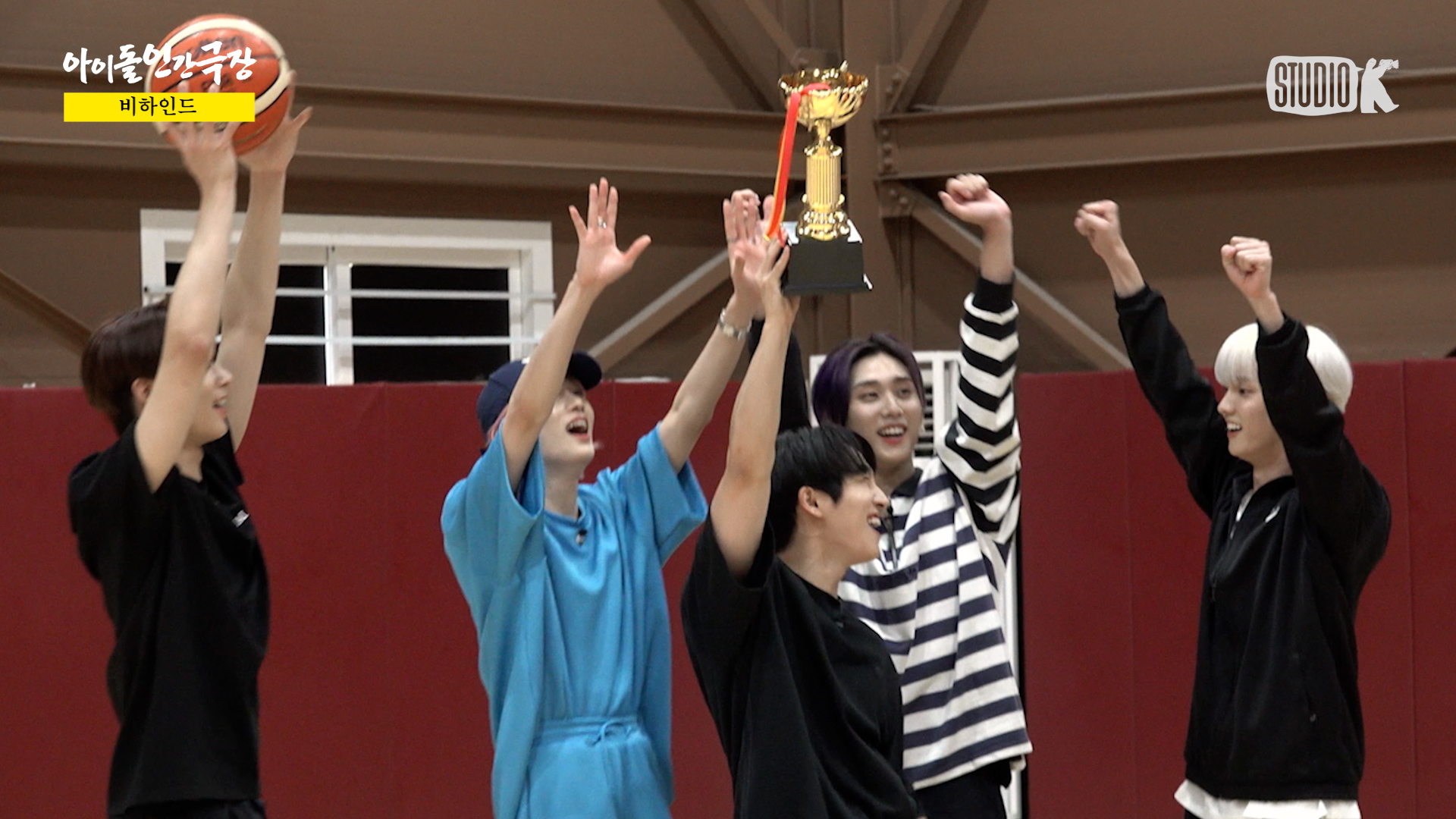 KBS Kpop on Twitter: "반장의 손에 쥐어진 금빛 트로피의 정체는..? 토요일(11/26) 9pm 최초 공개🏆🥇 @IST_THEBOYZ #더보이즈 ...