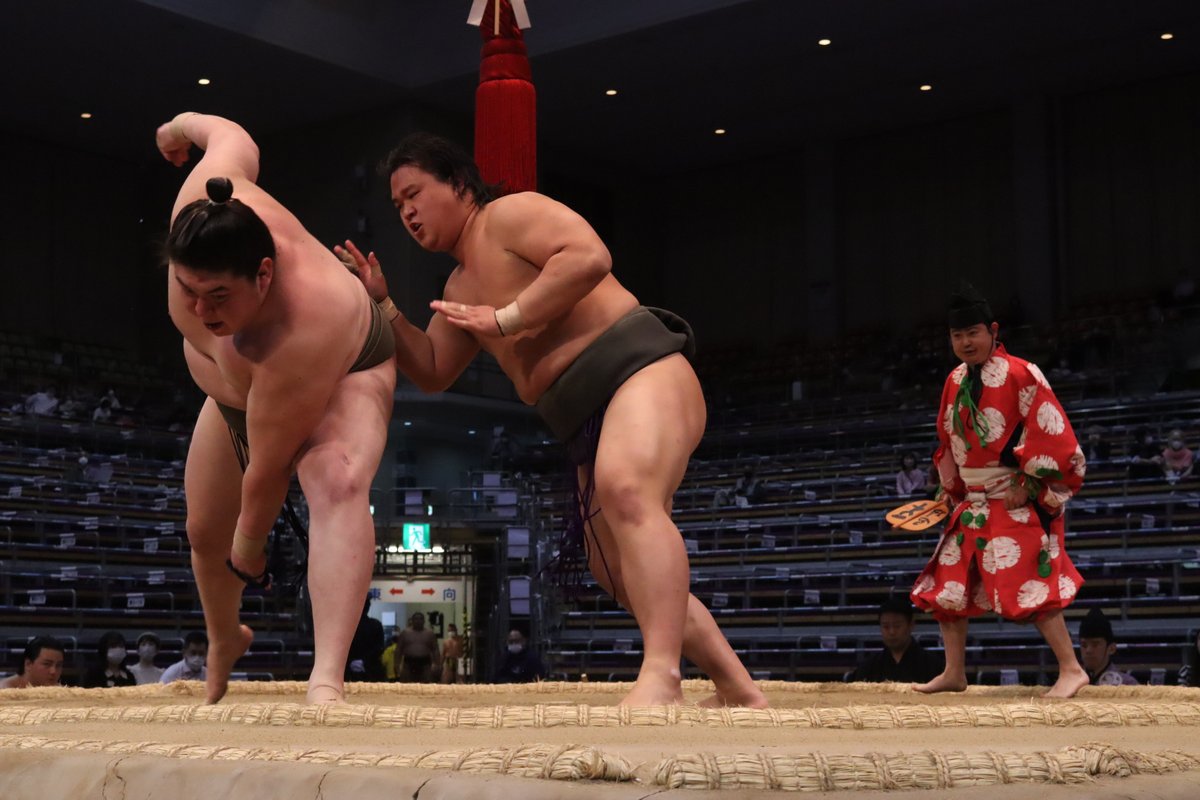日本相撲協会公式（九州場所まで あと4日！） on Twitter: "＜十三日目の様子＞ 三段目取組。 一翔（7勝）送り出し 頂（5勝2敗） 日翔志（7勝）突き落とし 高橋（6勝1敗） 2 ...