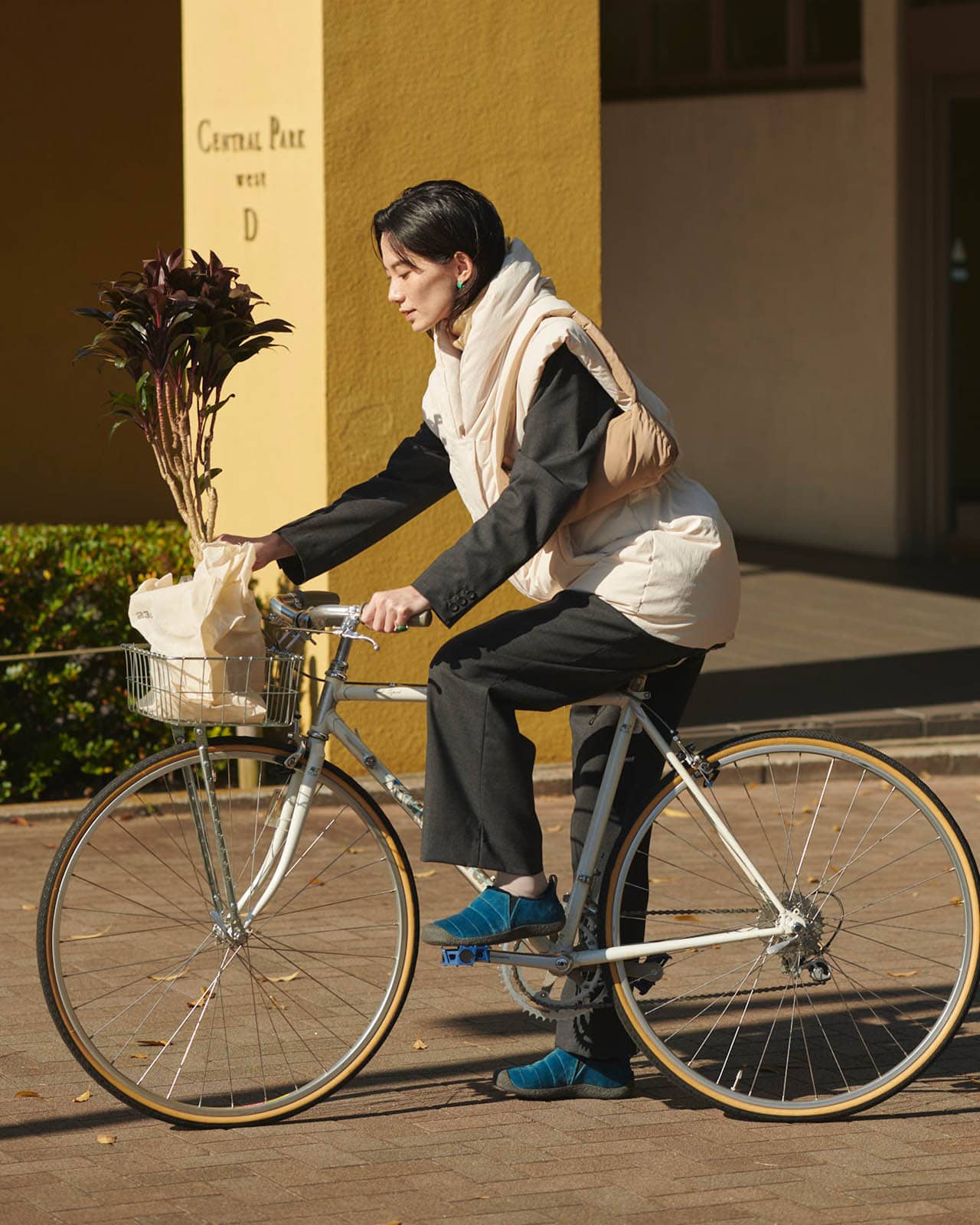 GINZA on Twitter: "〈KEEN〉の新作あったかシューズ。中綿入りタイプやマイクロフリースなどなど、ファッション性を損なうことなく、足元の防寒対策にも抜かりのない3つのシリーズ ...