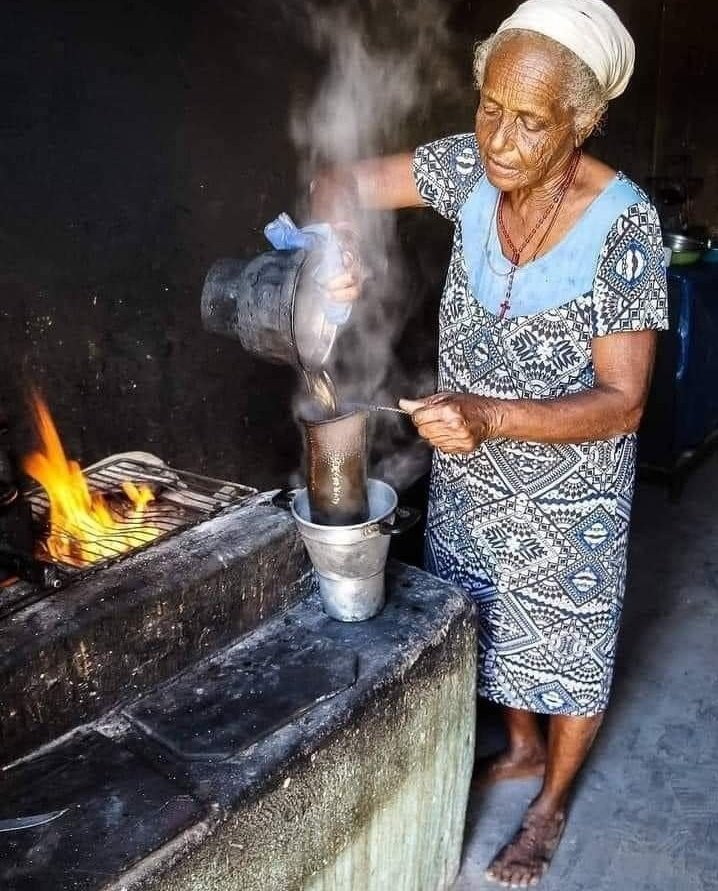 Yeisi on Twitter: "Te tomarías un cafecito ☕️ así hecho a fogón de leña 🤗🤎🖤💫 ️ ️ https://t.co ...