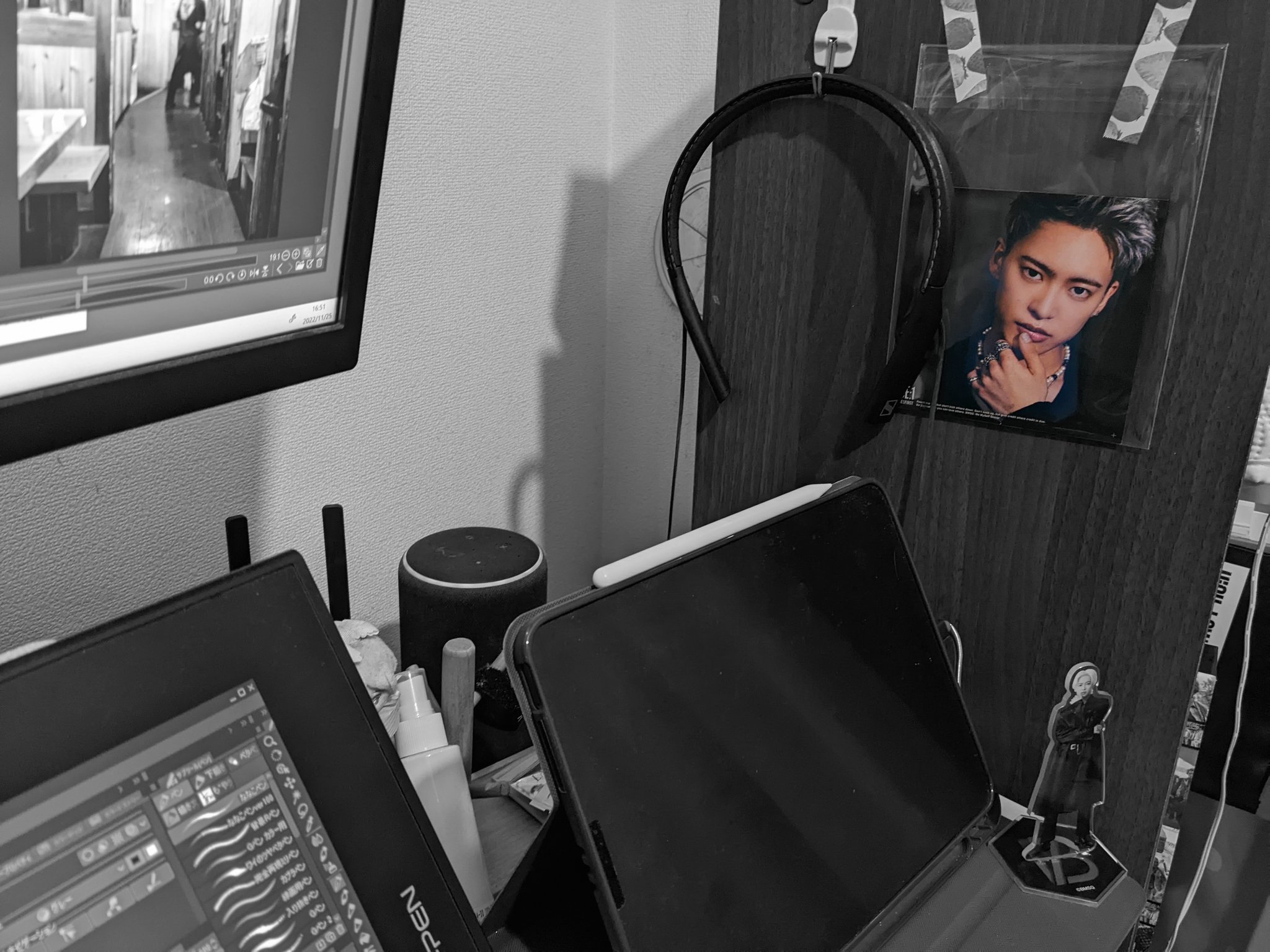 かんのトルト.jpg on Twitter: "作業環境なんすけどこうやってずっと作業をリョウキくんが見てるんですが クセになります クセに 顔が良すぎない？まじで一億回この環境を ...