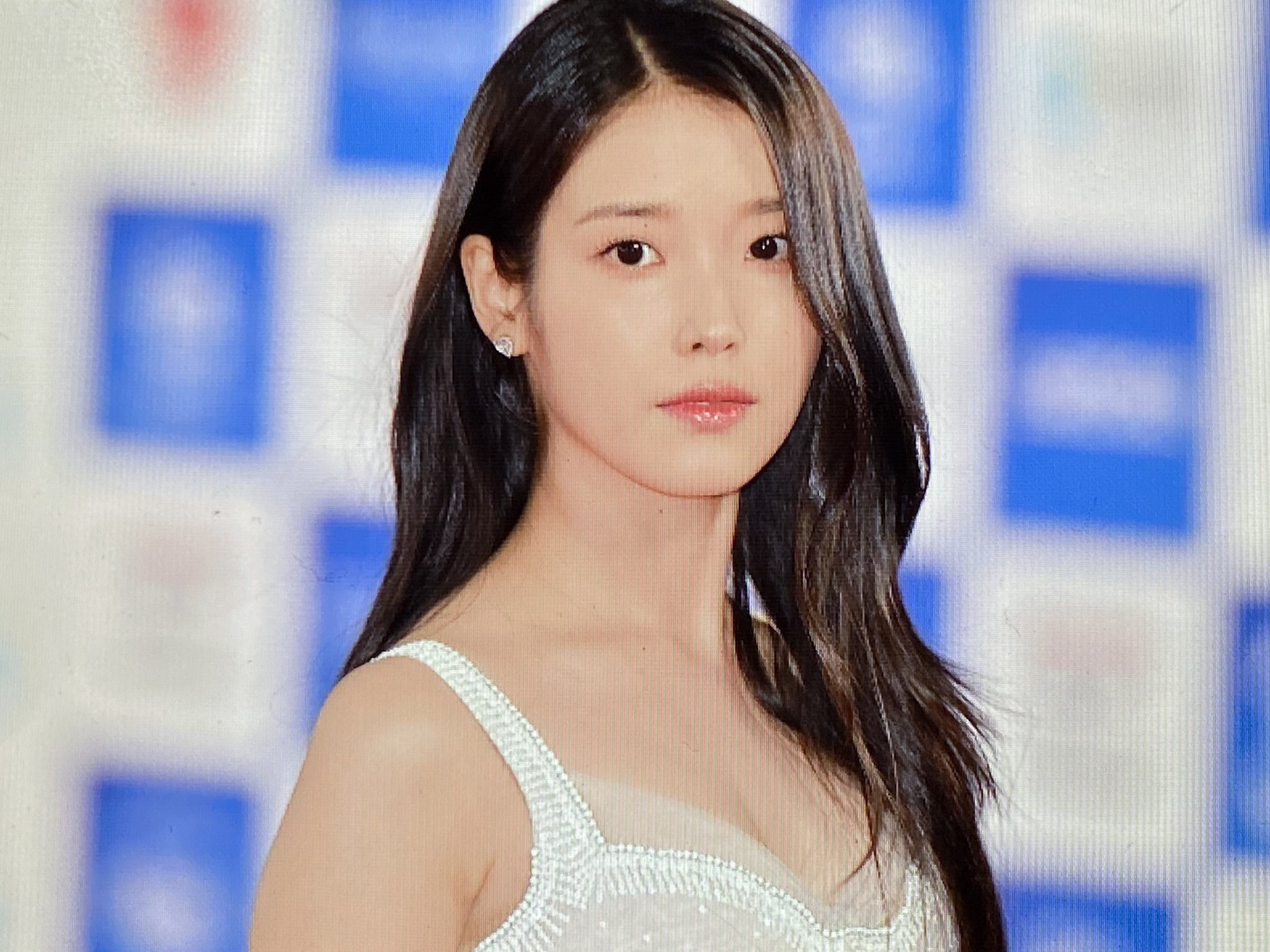 𝑩𝒍𝒖𝒆𝒘𝒊𝒏𝒈 (@iu_bluewing) / Twitter