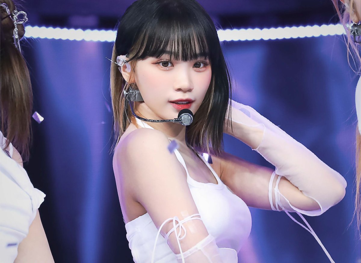 먀 on Twitter: "[4K UPSCALE] 221120 #CHAEWON @ INKIGAYO (Cleaned) (1) https://drive.google.com ...