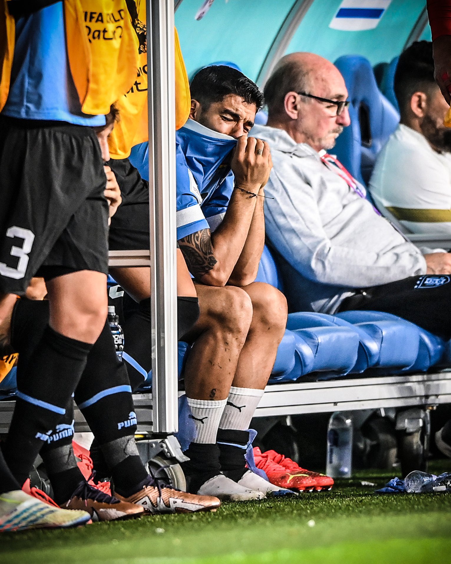 EPL World on Twitter: "بكاء سواريز 💔 https://t.co/g1XQuFXb31" / Twitter