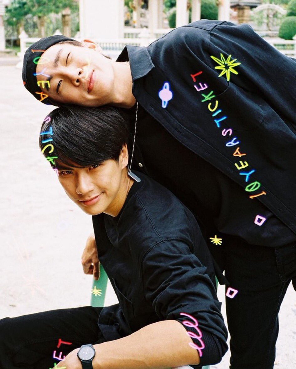 OFFGUN_FAMILY on Twitter: "🎞️ : พรุ่งนี้ 42 🤝🏻 #10YearsTicket @off_tumcial 📸 : https://t.co ...