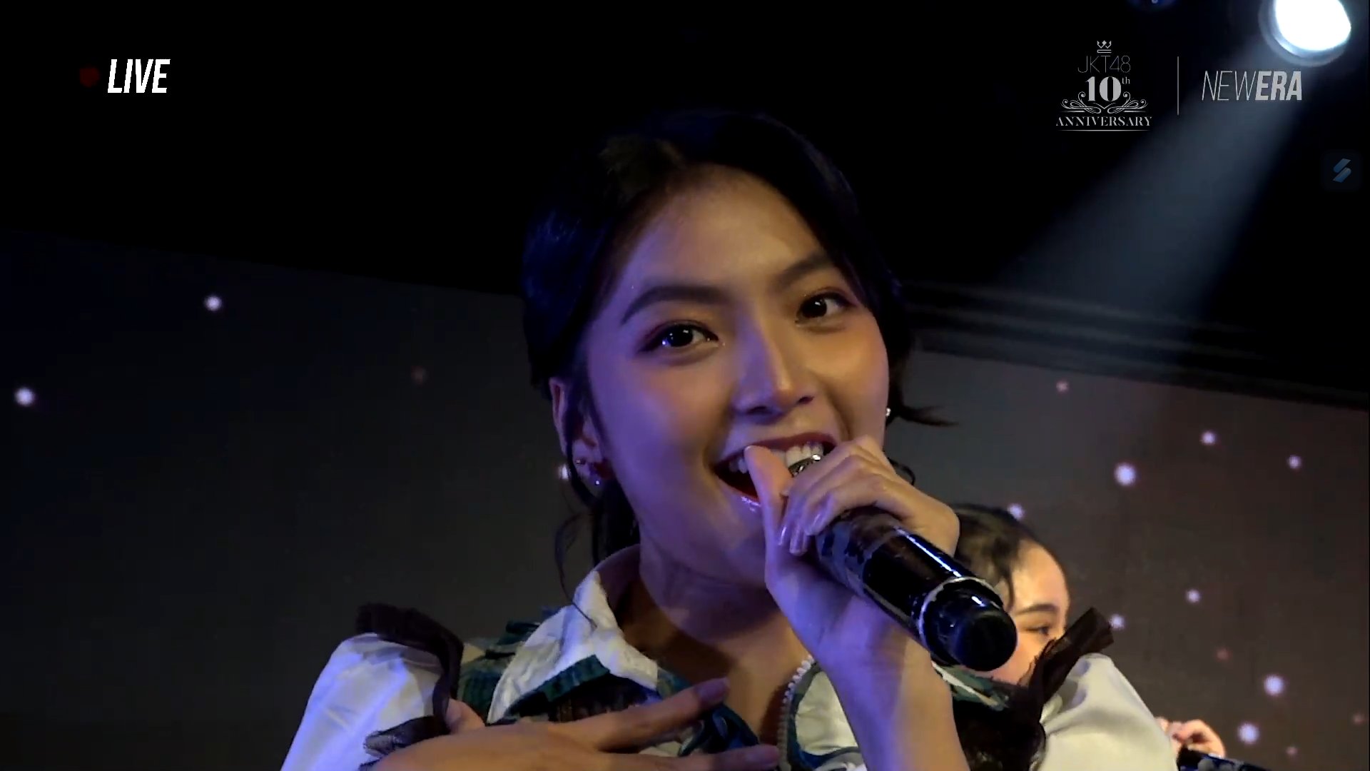 Blueee 🌌 on Twitter: "live streaming berasa di eyelock wkwk @S_GraciaJKT48 #AturanAntiCintaJKT48 ...