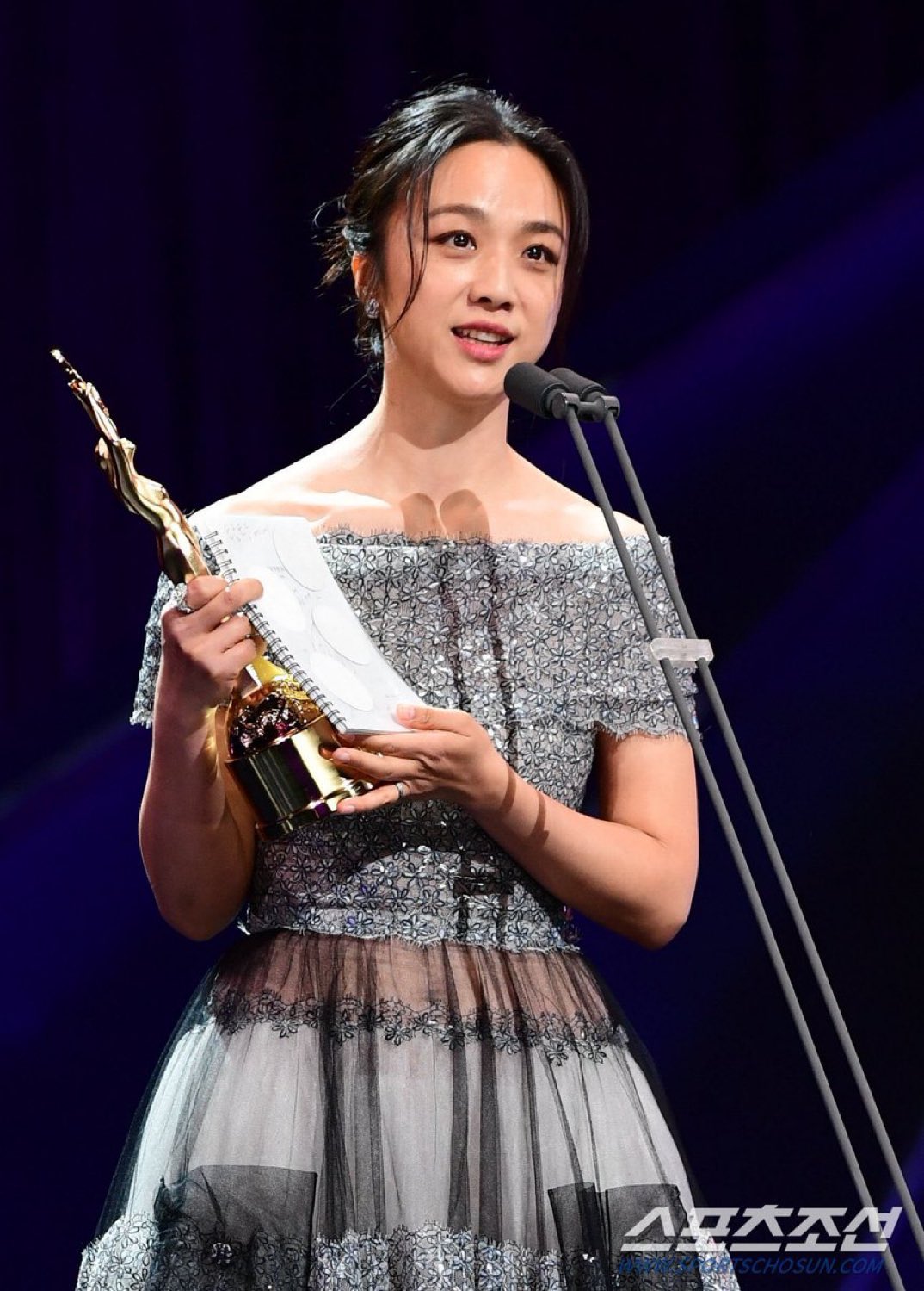 K-Drama Menfess on Twitter: "•kdm• BLUE DRAGON BEST ACTRESS AWARD GOES TO “TANG WEI ...