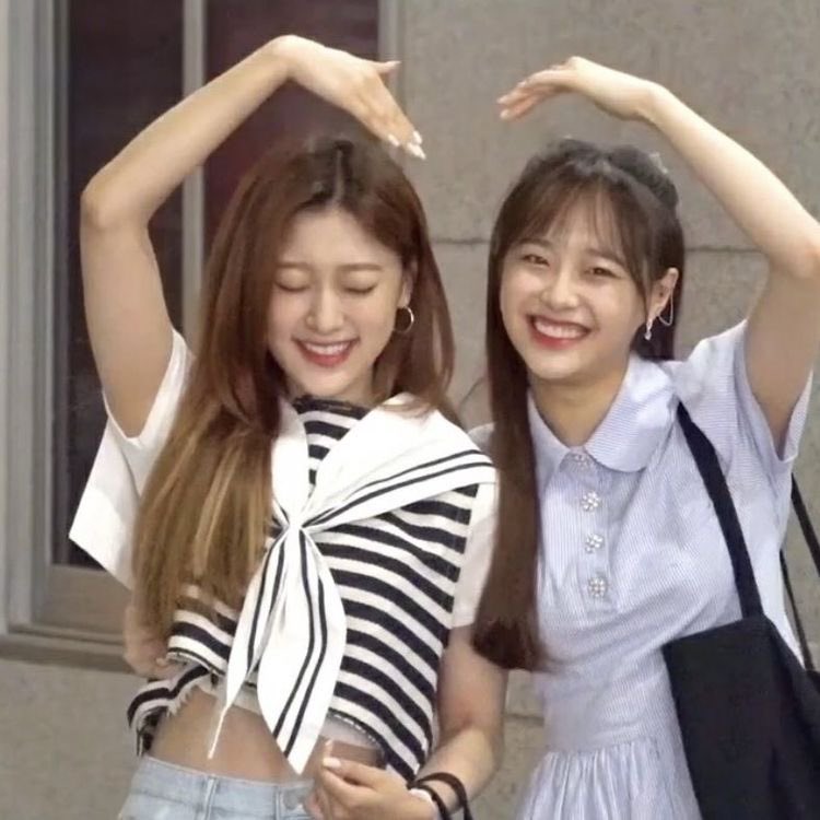 choerry pics on Twitter: "loona will always be twelve. and i will always support chuu and loona ...