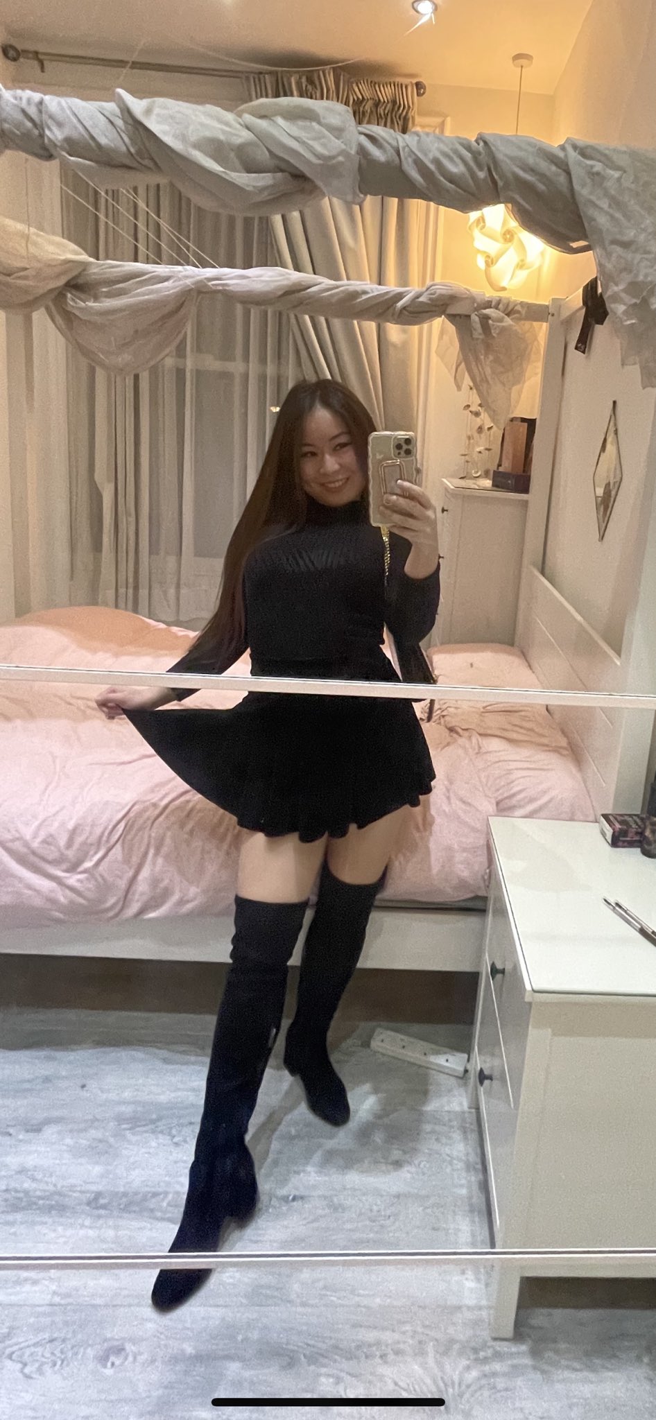 Yiming 依鸣 on Twitter: "Let's play a game, what am I wearing inside? 😎😎😎😎#N##N#Answer on my ...