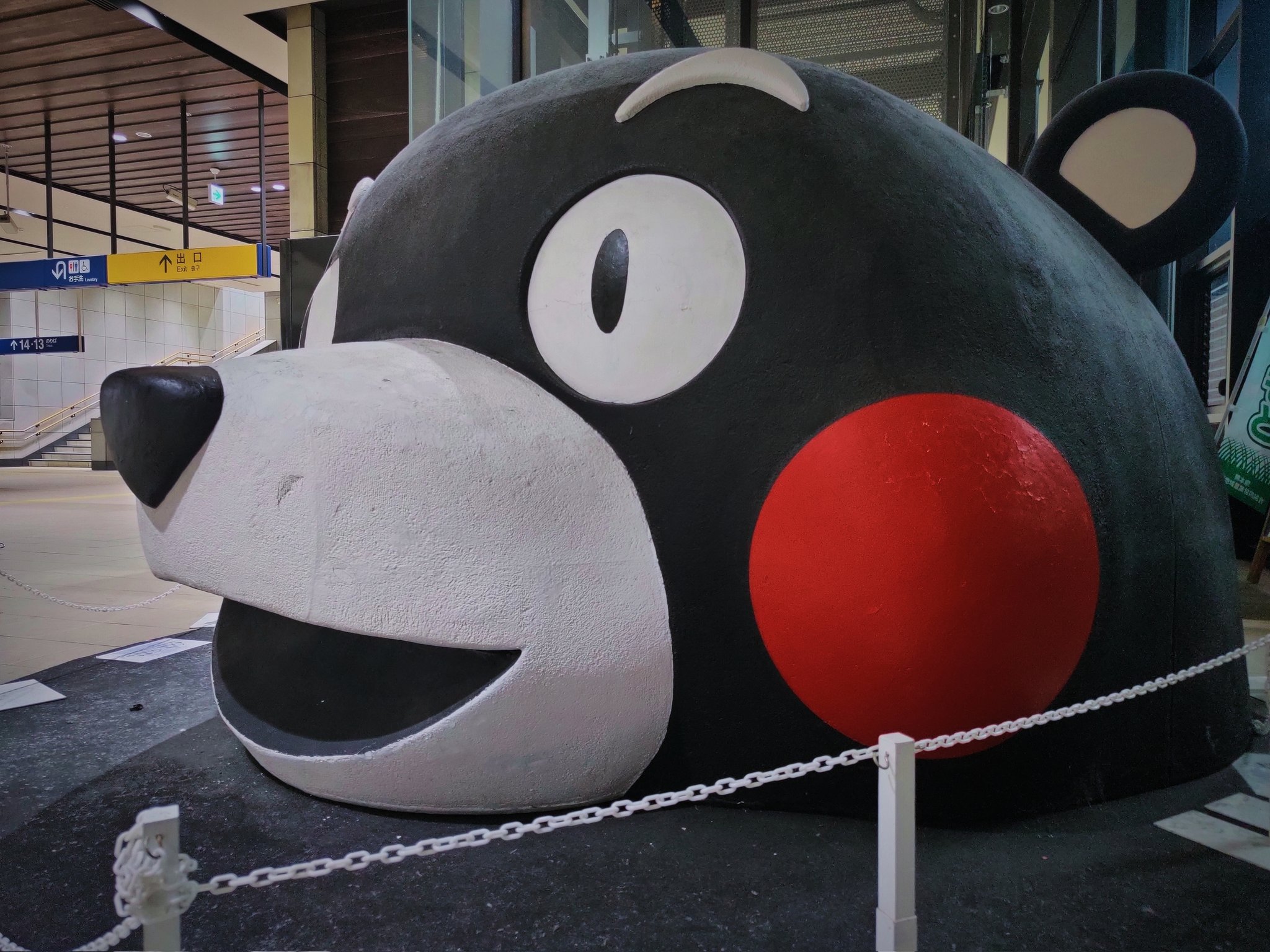 うまじと呼ばれた男〔館林生まれ高崎勤務〕 on Twitter: "熊本駅コンコースにいたっ。しかも生首状態。いやいや、くまモン、怖いから(泣) https://t.co/PChue1Ewim ...