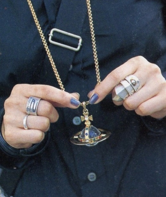 @rthur on Twitter: "RT @3CC0__: Vivienne Westwood: Three-Dimensional Orb (1994) https://t.co ...