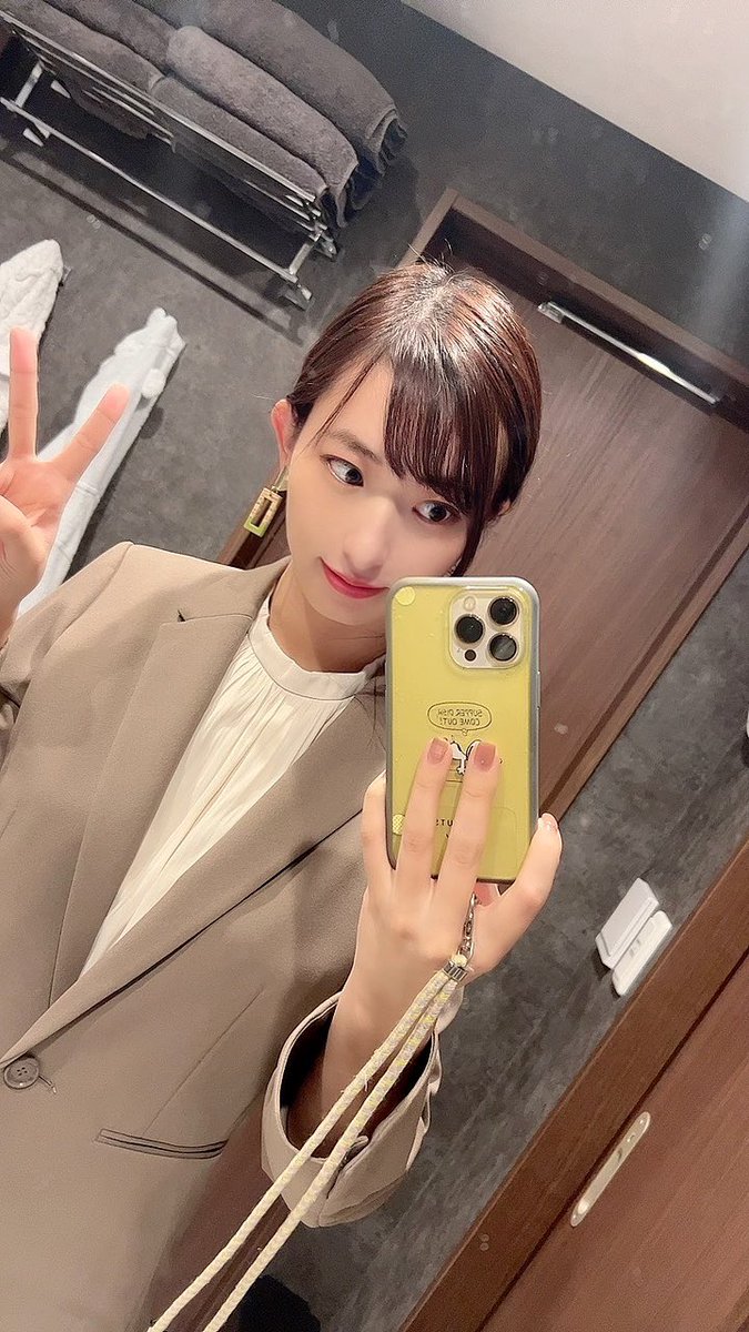 Gsg|倉持由香 On Twitter リハーサル終わってスタッフさんに「あのしつけ糸がついてます」と教えて頂いた😨💦スーツ普段着ないから気付かなかった!恥ずかしい!w