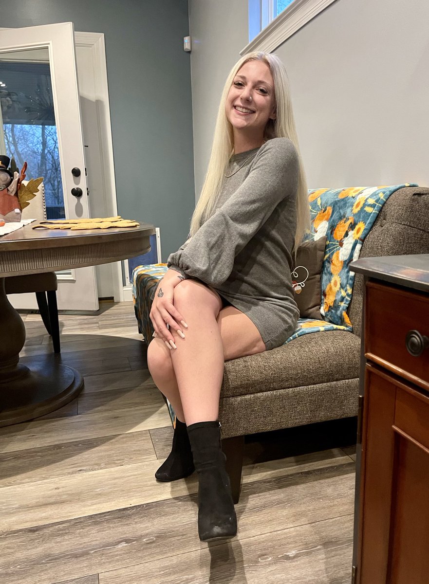 Mistress Graves™️🪦🦇WEDGIE QUEEN🦇 on Twitter: "RT @LaurenBoo1997: My boots could use some ...