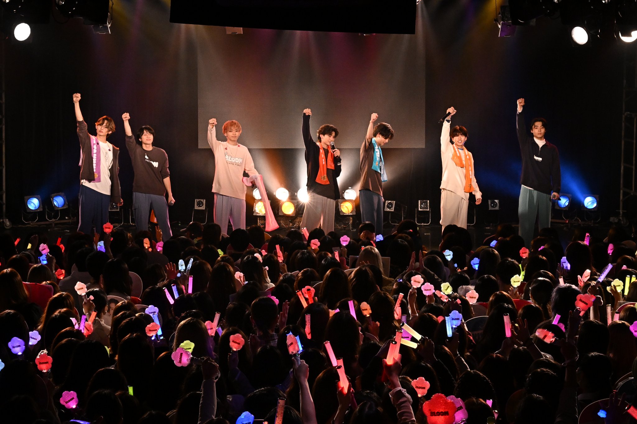 【公式】火ドラ「君の花になる」 on Twitter: "“Let's 8LOOM”TOUR〜FIRST and LAST〜in EBISU 公演PHOTO📸 アンコール🫶🎉 TBSチャンネル ...