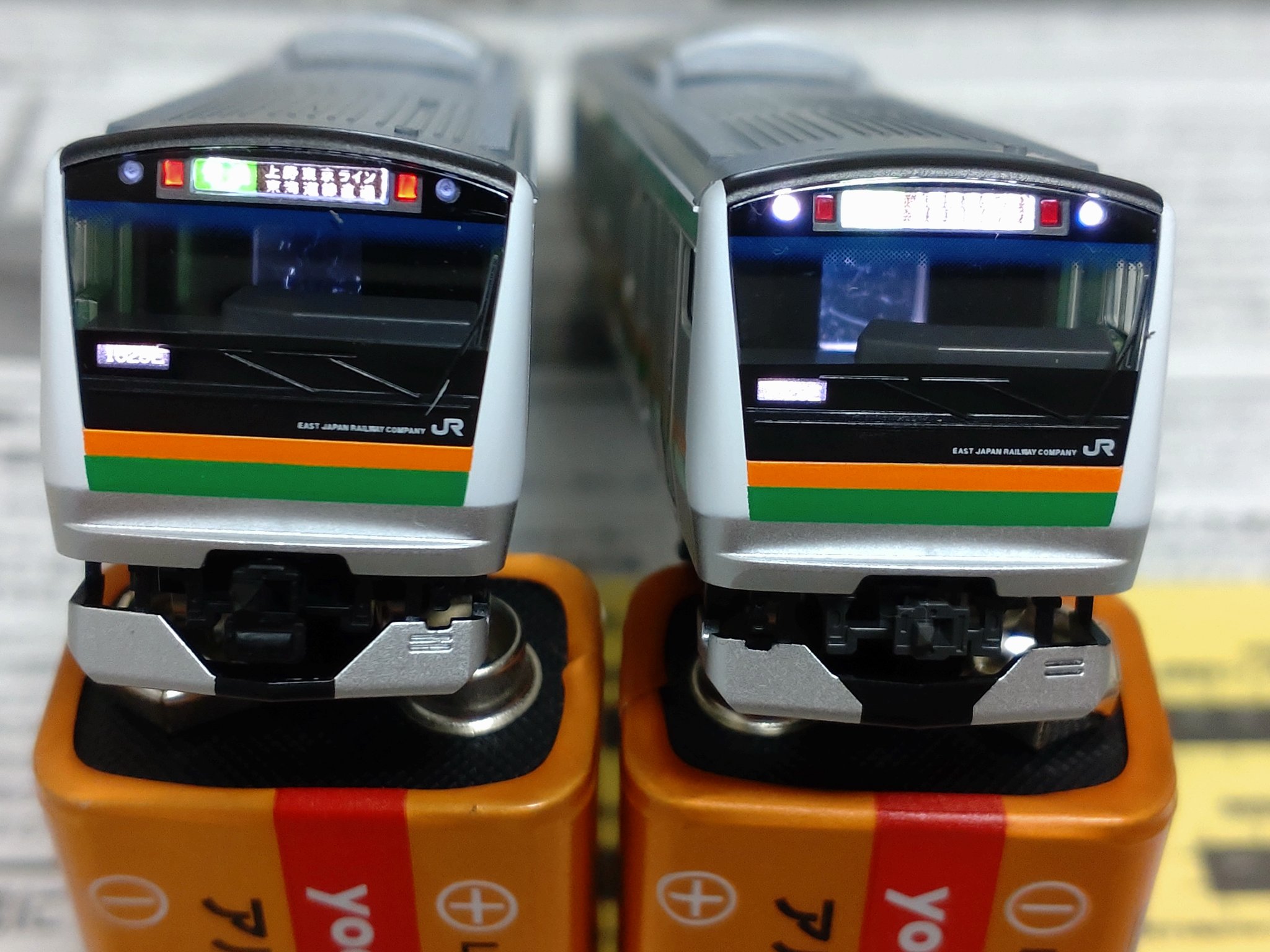 わらびもち on Twitter: "TOMIX E233-3000新ロッド 15両入線です!! 増結セット 基本Bセット共に10両格納できるウレタンになってました!! 車番インレタはE-03 ...