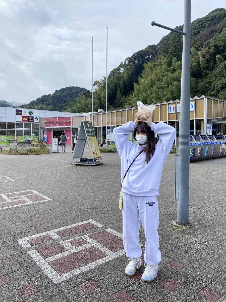 早﨑 優奈 月に足跡を残した6人の少女達は一体何を見たのか… On Twitter メロンパンが大きいのか、それとも諸君の目の錯覚か、、
