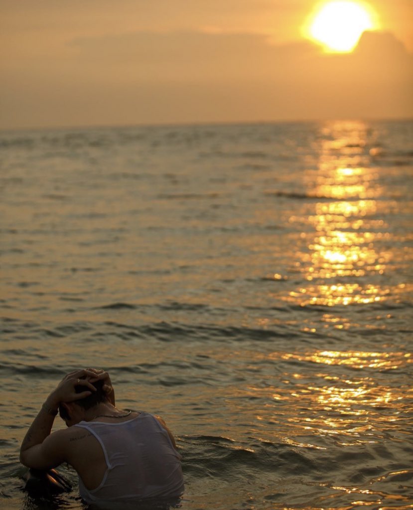 Tazza ️☮️ᥫᩣ🌞🎵 ️ on Twitter: "RT @Aimmi_ii: พระอาทิตย์สวยๆกำลังจะลับขอบฟ้าไป แต่ความหล่อของวชิไม่ ...