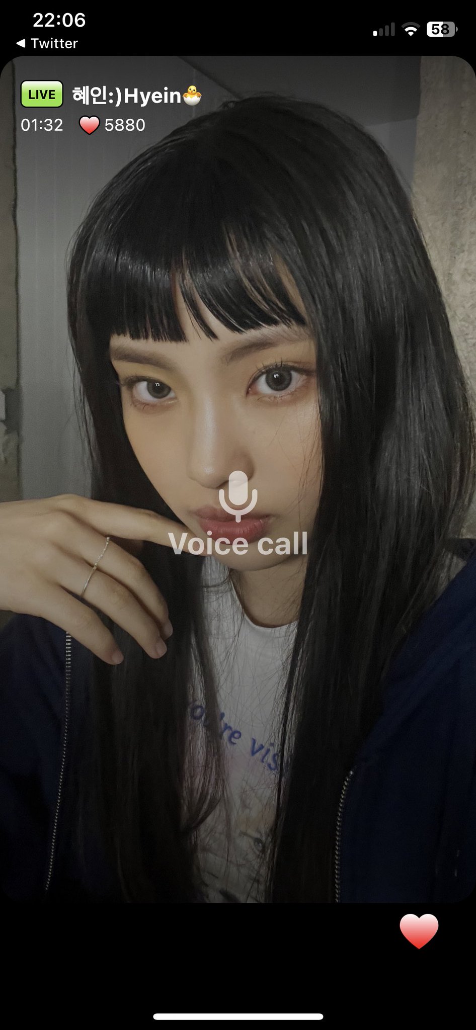 NewJeans Loops 🐰 on Twitter: "221126 phoning call #뉴진스 #NewJeans #혜인 #Hyein https://t.co ...