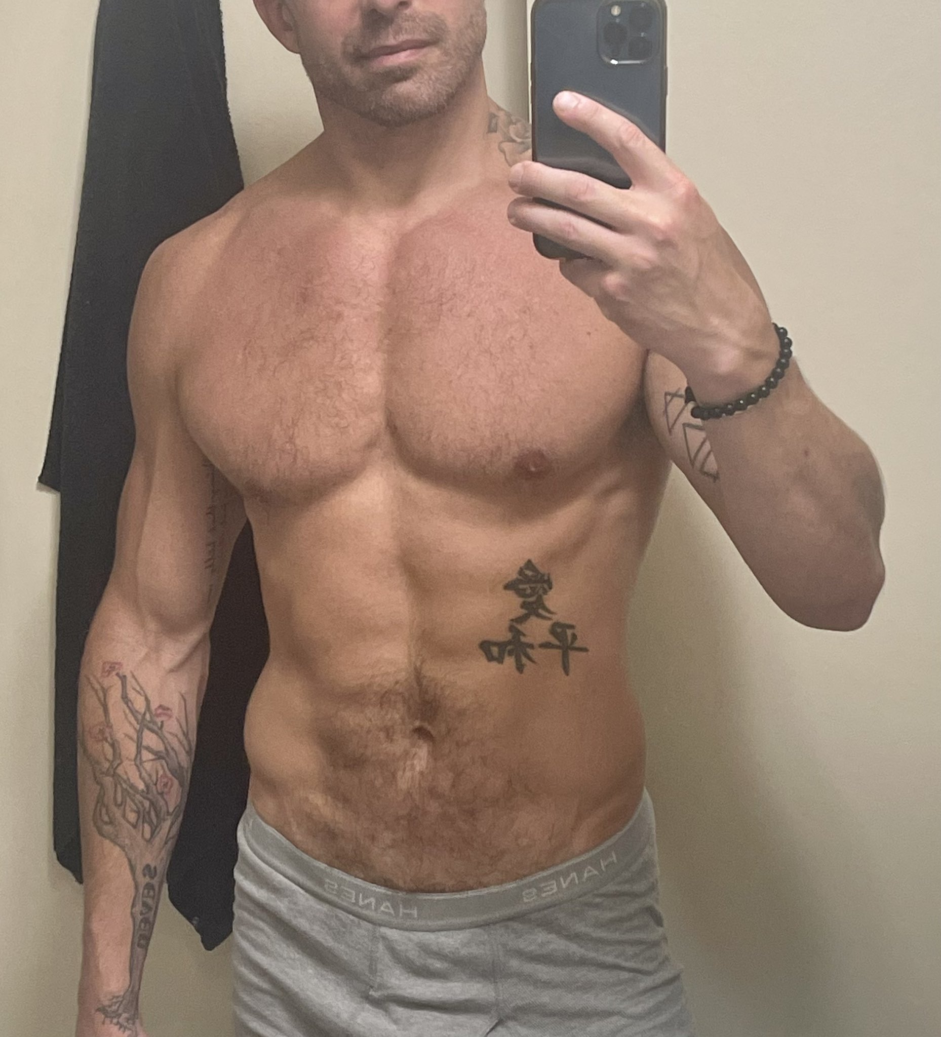 JOSH NELSON on Twitter: "come thru abs 🥴 https://t.co/AID32NFMOL" / Twitter