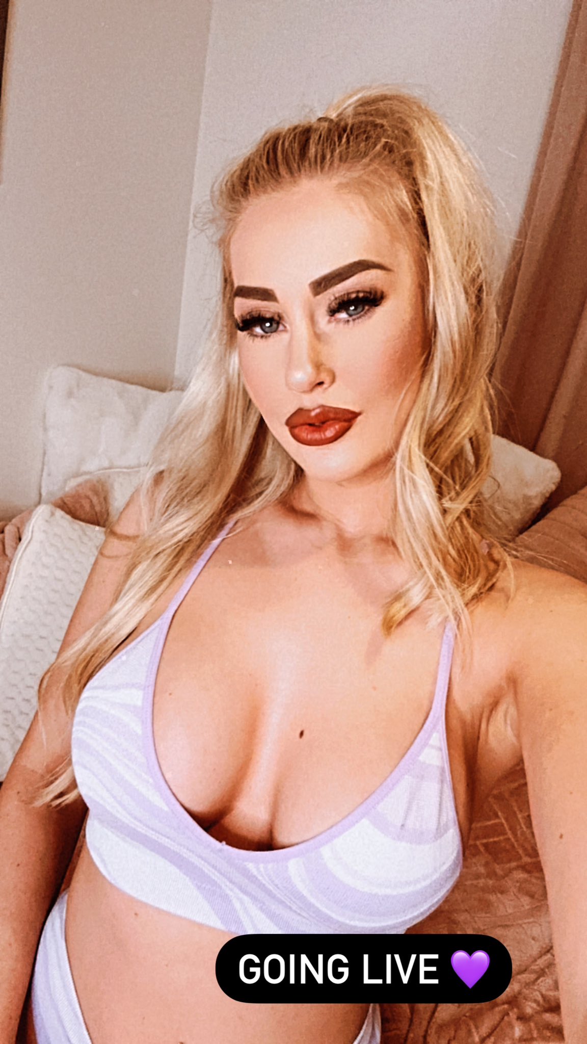 Secretlittle on Twitter: "RT @aprilmaexox: Going LIVE on my onlyfans now 💜 available to all subs ...