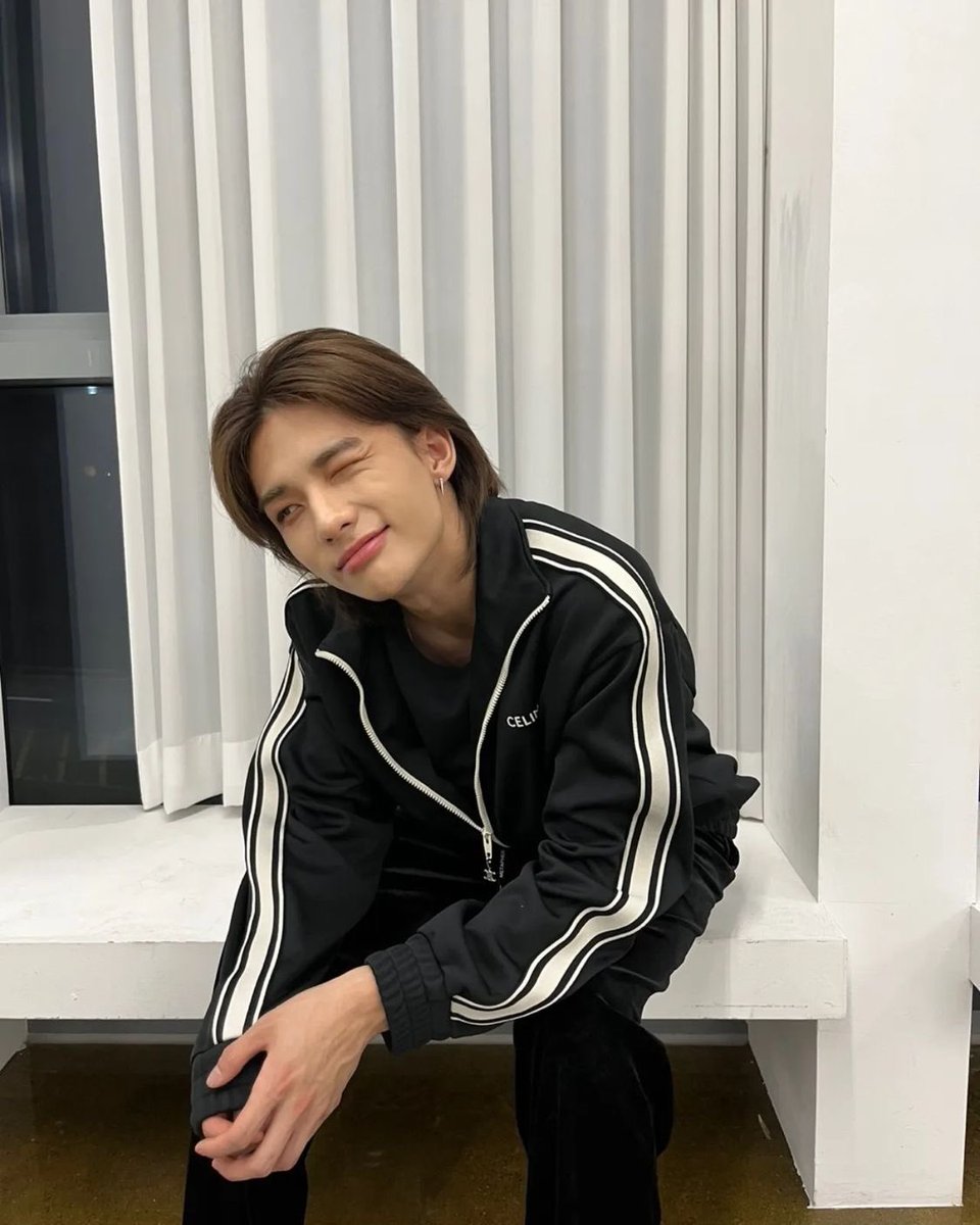 hourly hyunjin on Twitter: hourly hyunjin on Twitter: