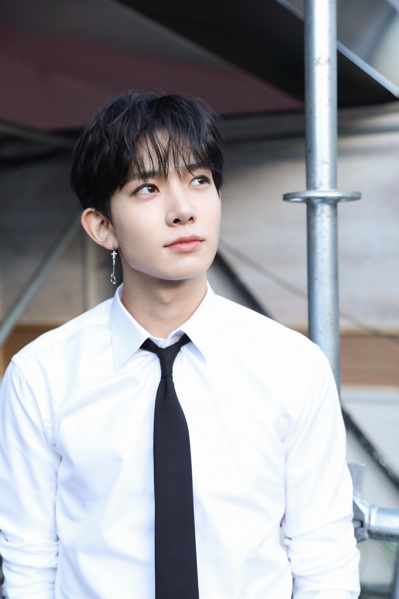 ⚡ray is semi ia 📚 on Twitter: "looking up because you let me down https://t.co/Jn7JoQ1W80" / Twitter