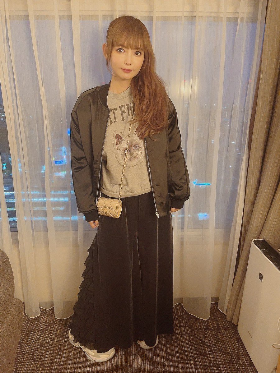 20周年の中川翔子🍒🍉🍫🍇🐈‍⬛🍣 on Twitter: "mmts フリルベロアパンツ 楽ちんゆるっと！ いっぱいはいてます https://beams.co.jp/item/mmts ...