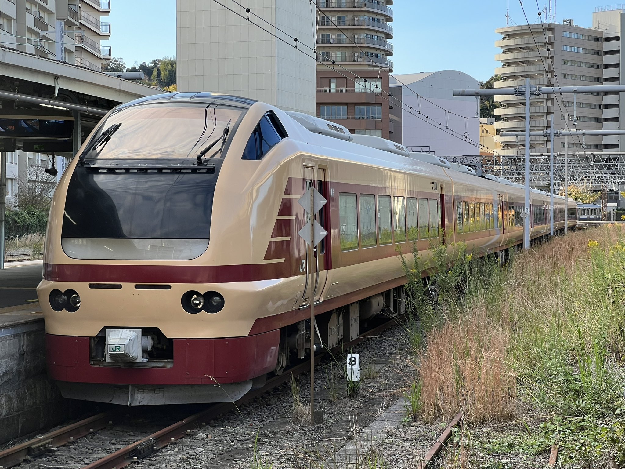 powerskyaccess on Twitter: "E653系カツK70編成 横須賀駅停車中 そしてE217系クラY-106編成が疎開中 https://t.co/LUQuoyyKSU ...