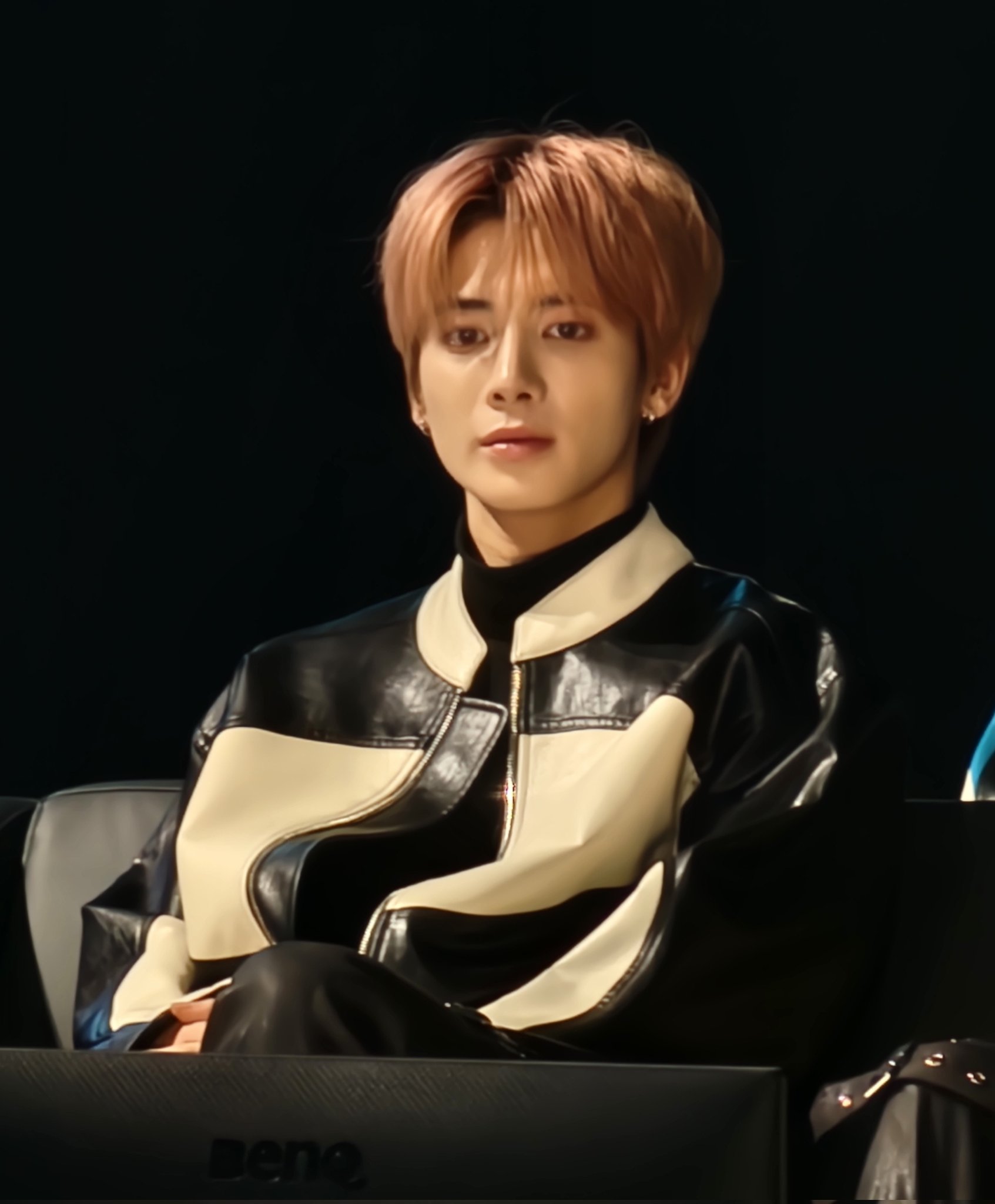 커피사탕 On Twitter 한치의 흐트러짐 없이 온화한 미소를 짓고 앉아 계셔서 인상깊었음 투바투 태현님 팬분들 위해 올려드려요 투모로우바이투게더 투바투태현